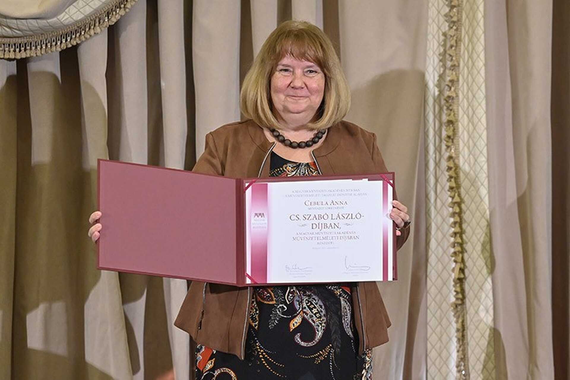 Kitüntette a Szombathelyi Képtár igazgatóját a Művészeti Akadémia