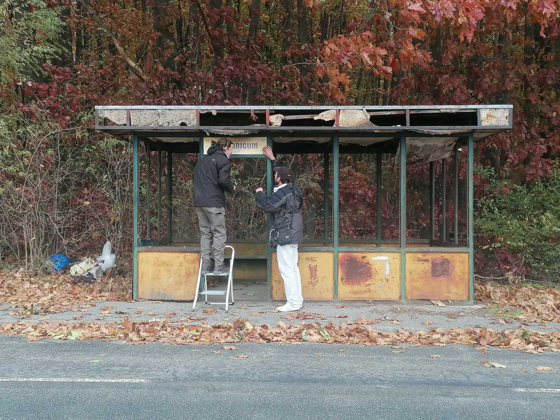Az MKKP Rendkívüli Ügyek Minisztériuma Hungarikum buszmegállót avatott ...