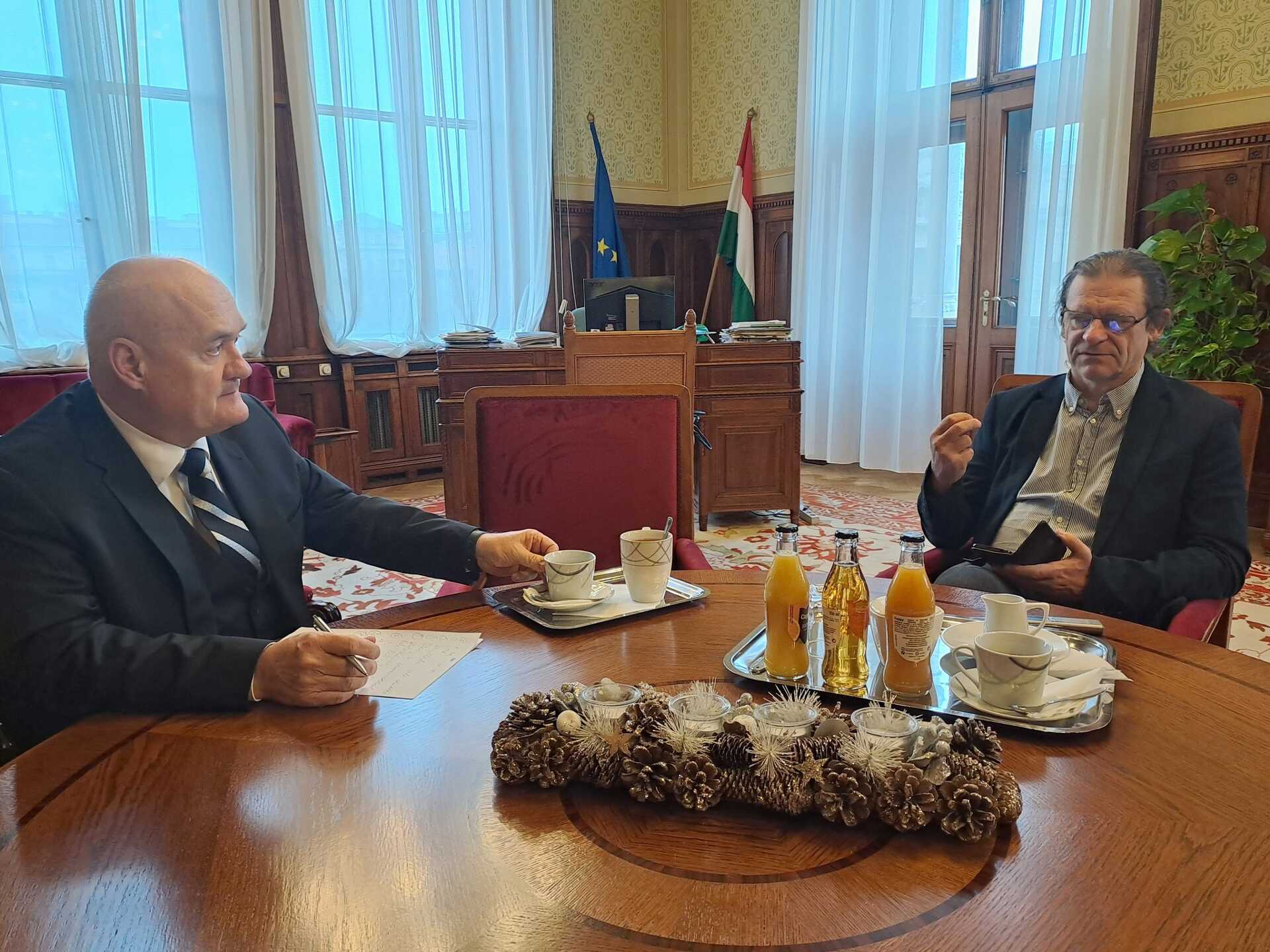 Hende Csaba interjút adott a Nyugatnak