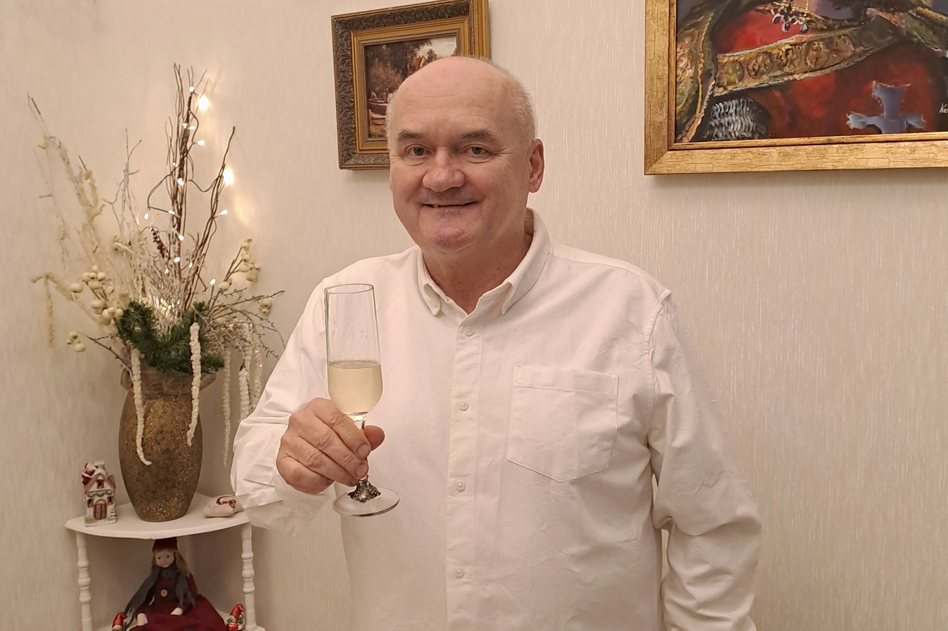 Békét kíván az új évre Hende Csaba