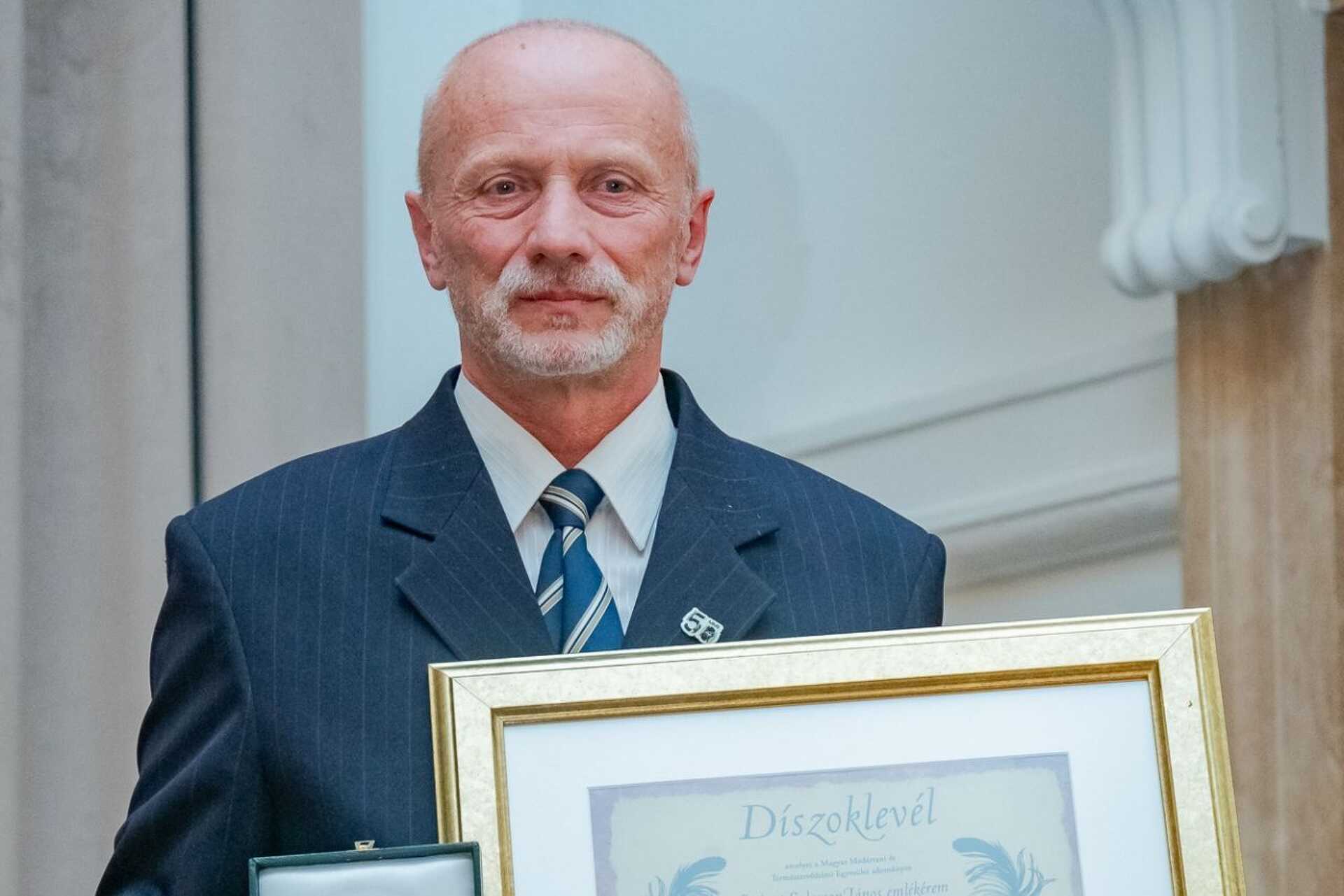 Kitüntették Gyurácz Józsefet, az ELTE-SEK tanszékvezetőjét