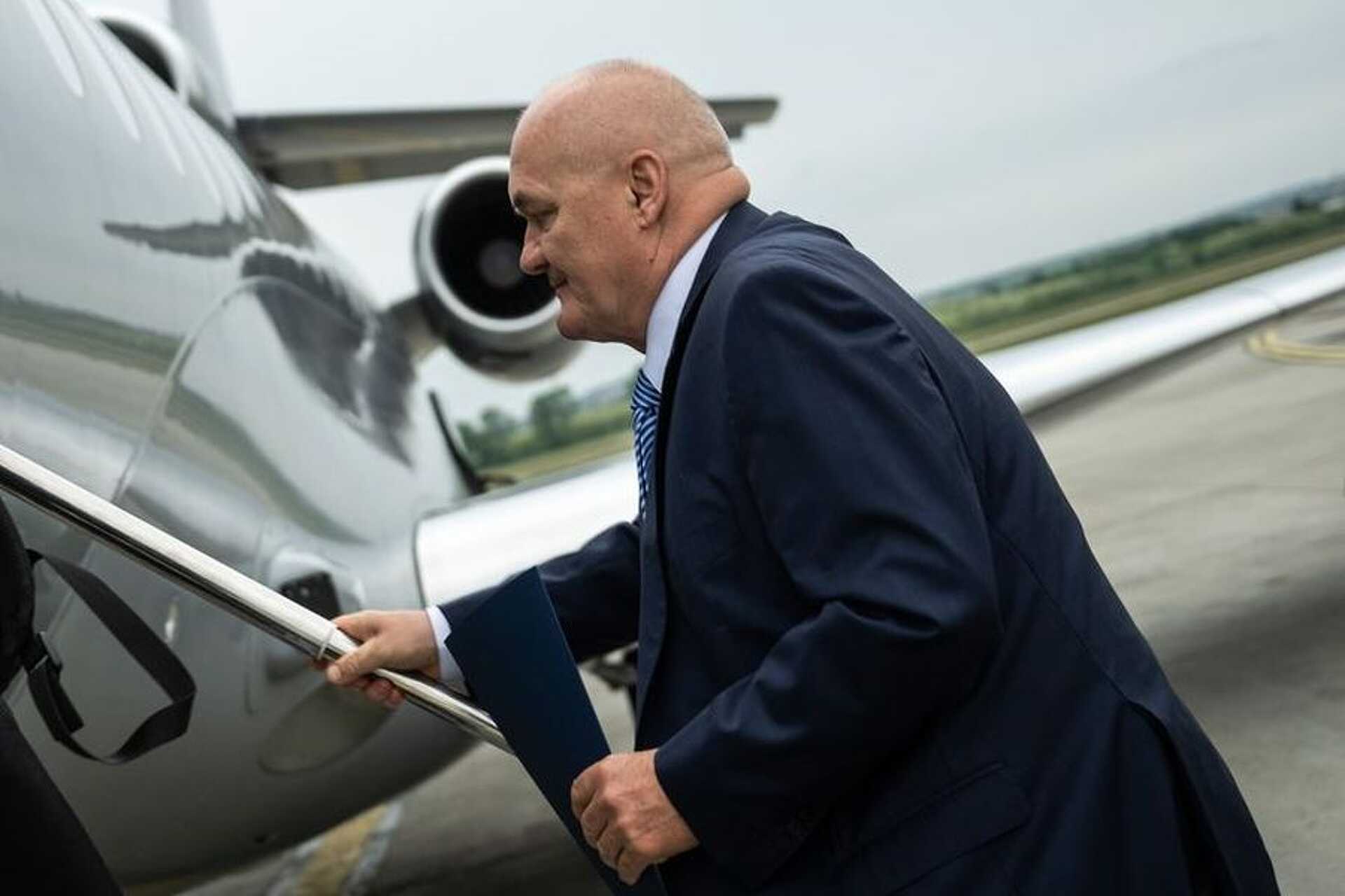 Hende Csaba visszatért