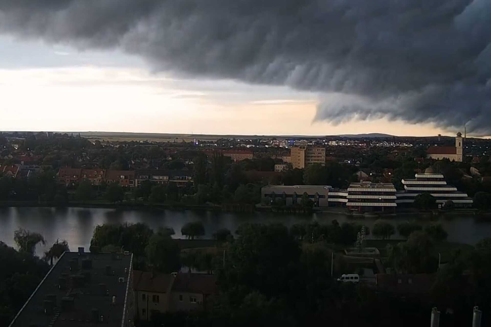 Videón, ahogy a hétfői vihar átszalad az országon