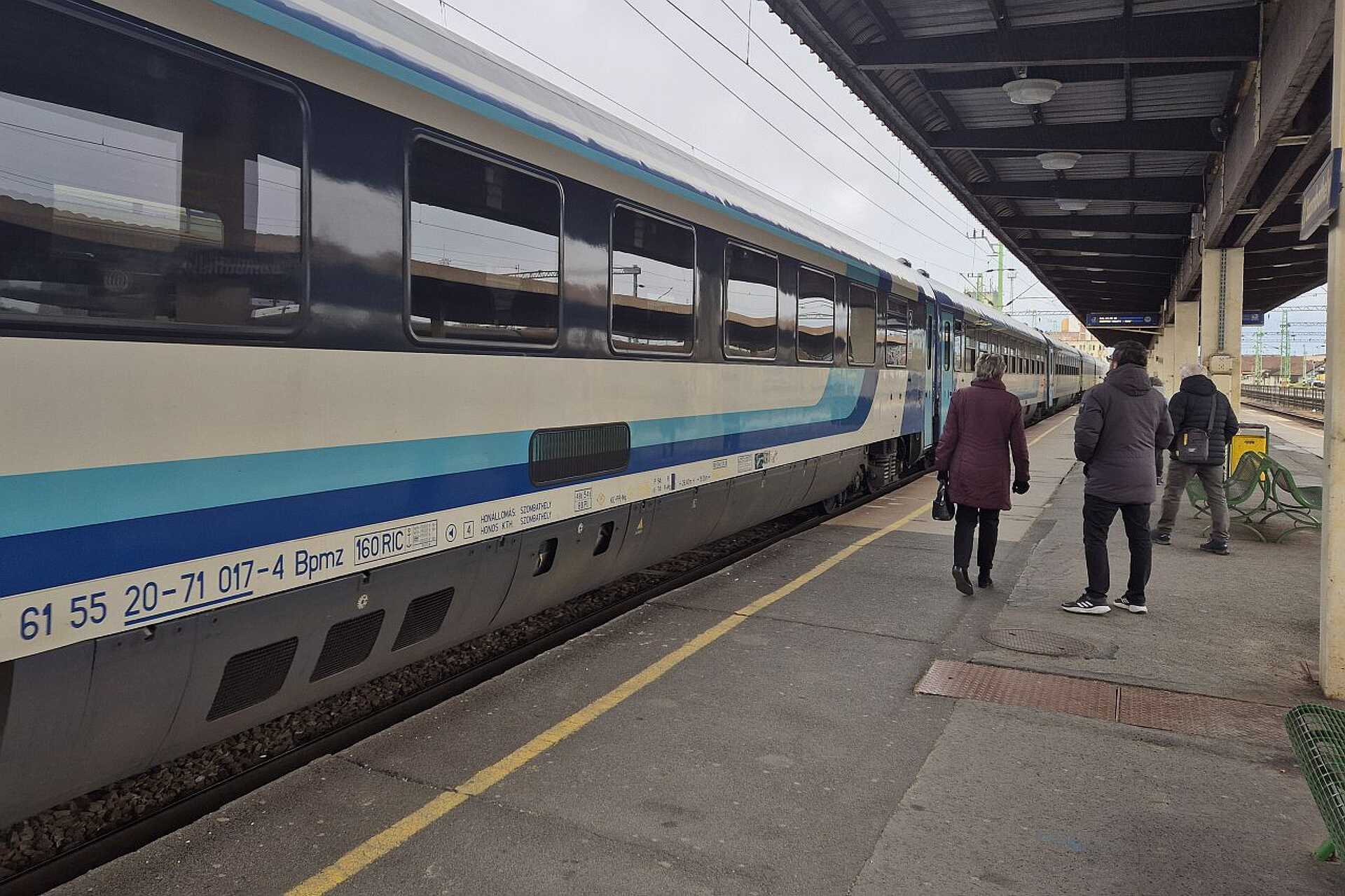 Aranyvasárnapi kalandok - „Odaértem a Keleti pályaudvarra, ahol az a ...