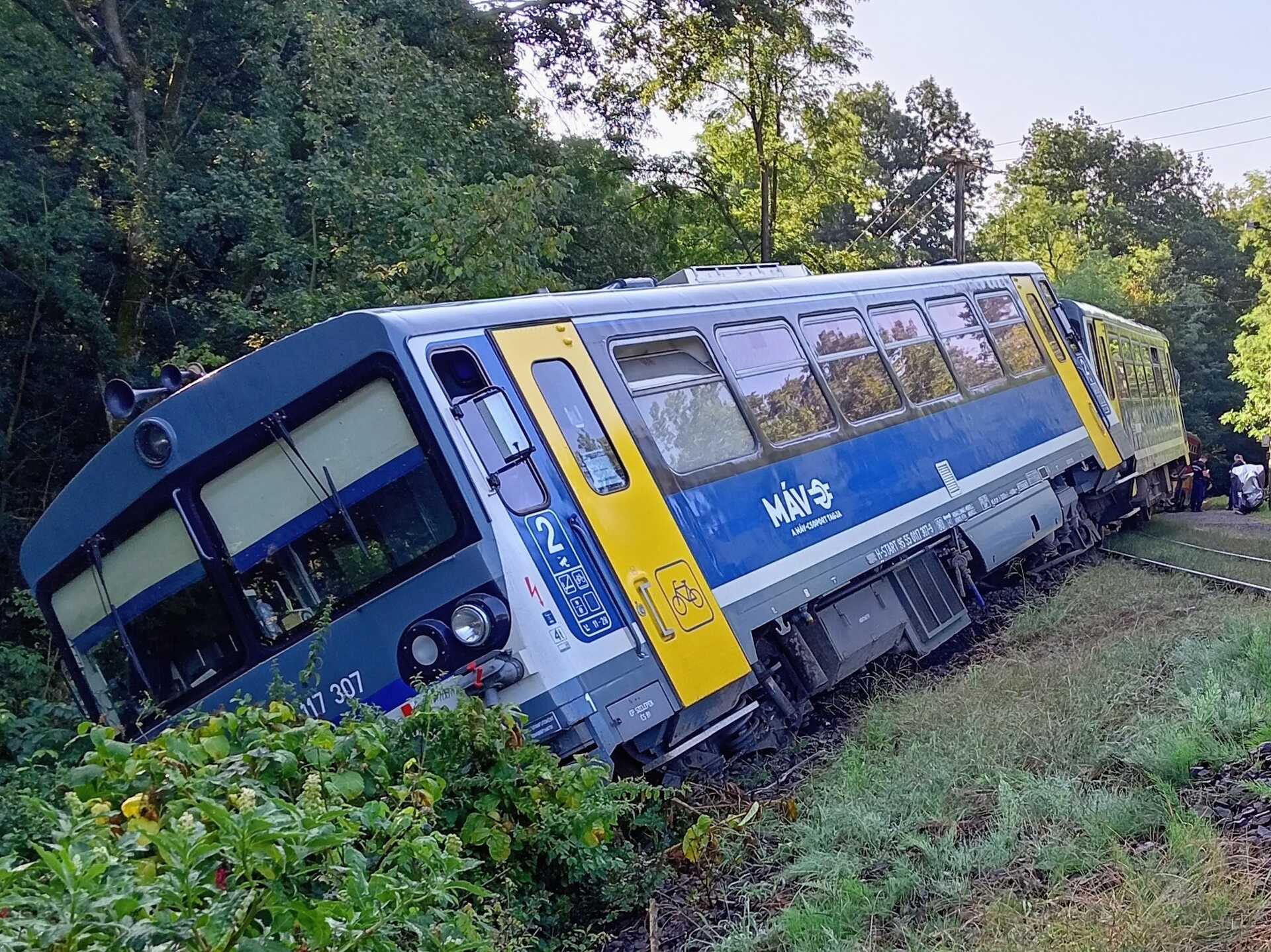 Kisiklott a balassagyarmati vonat, két dolgozó könnyebb sérülést szenvedett