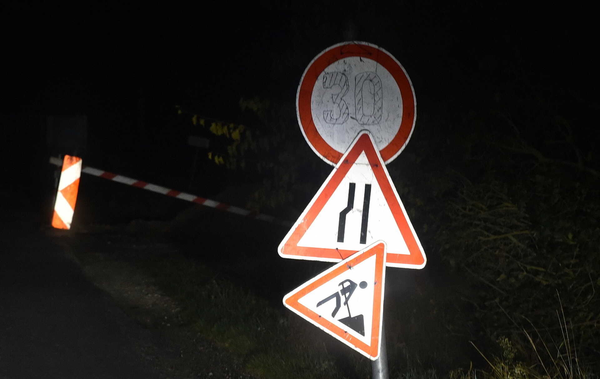 Mennyire büntethetik azt, aki ellop egy útjelző táblát?