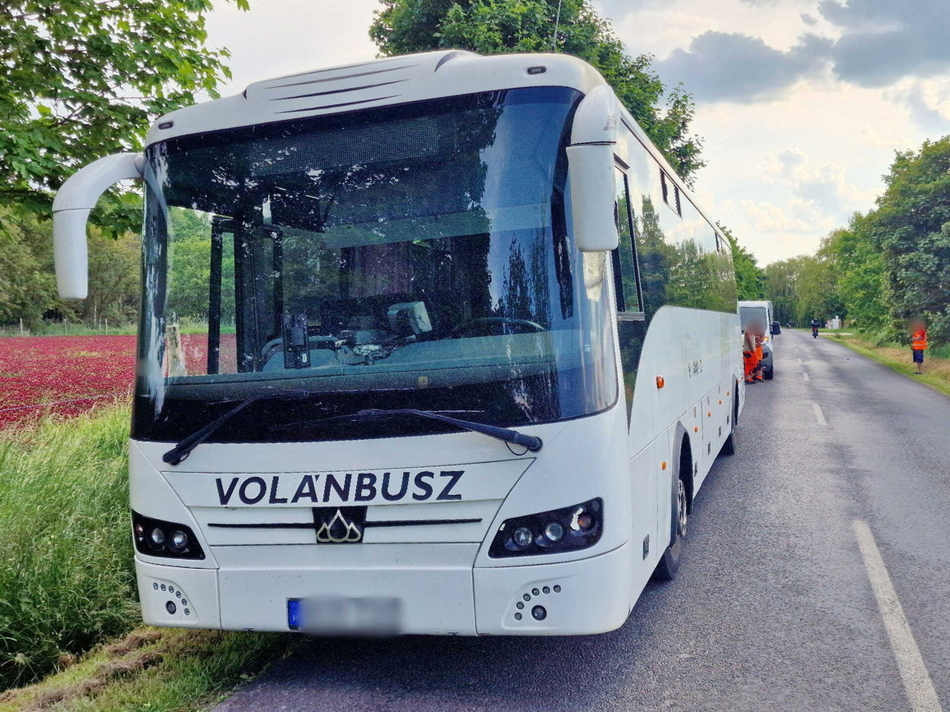 Teherautó és busz tükre ütközött Ják közelében - megsérült az egyik sofőr