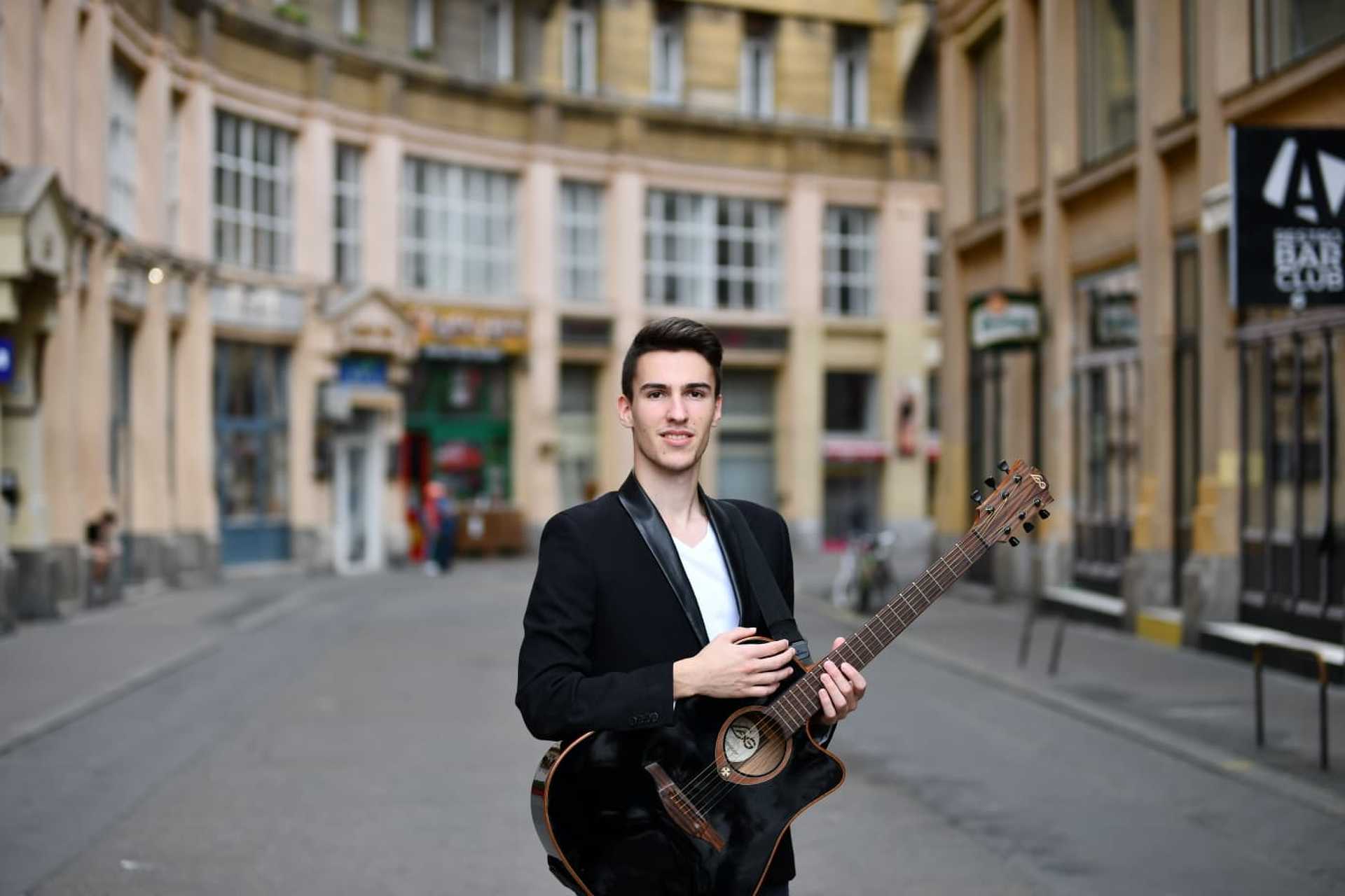 Ma este a szombathelyi idősotthonokhoz is elviszi a kultúrát az AGORA