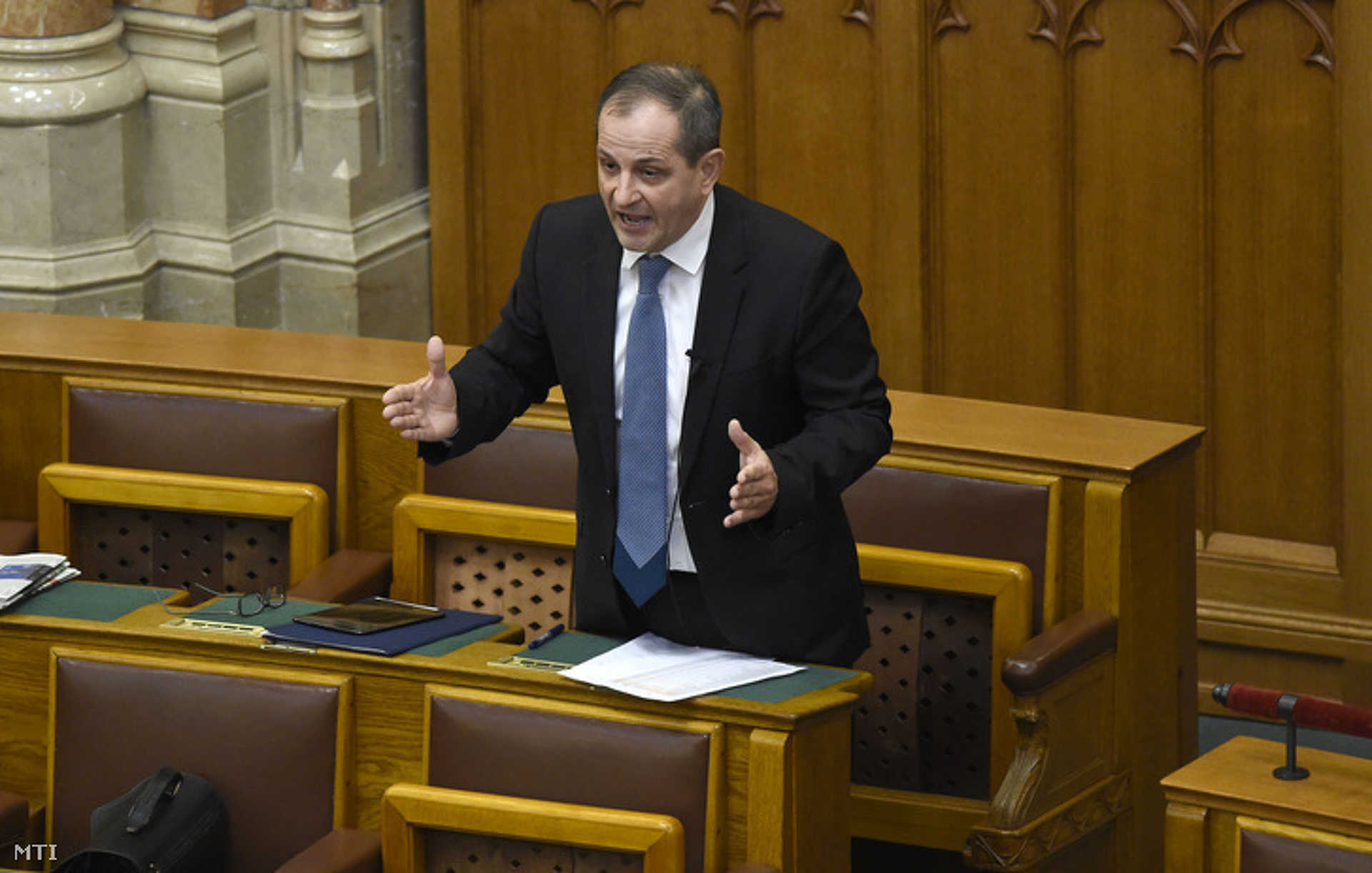 Budai Gyula az OLAF-hoz fordul a Czeglédy Csabának kölcsönadott uniós ...