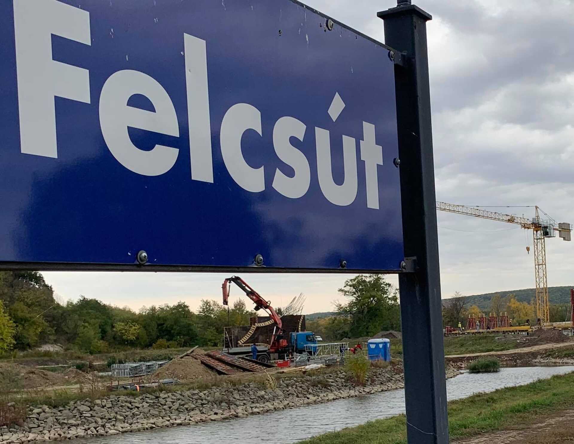 Felcsút nyolcszáz millióért műfüves focipályát kap