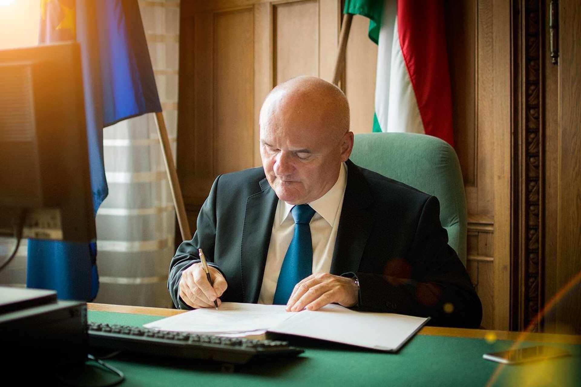 Hende Csaba ismét a törvényalkotási bizottság elnöke lesz