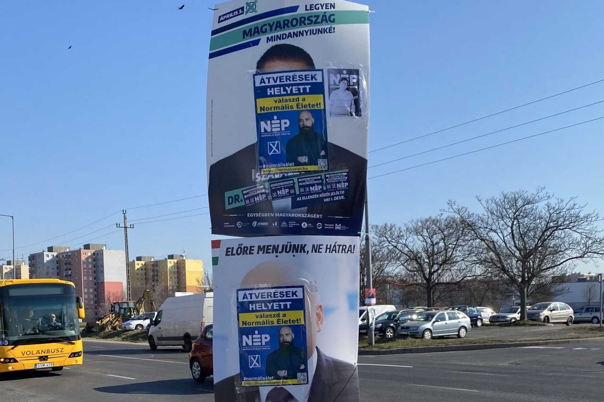 Éppen plakátokat ragasztott át a szombathelyi képviselőjelölt, amikor ...