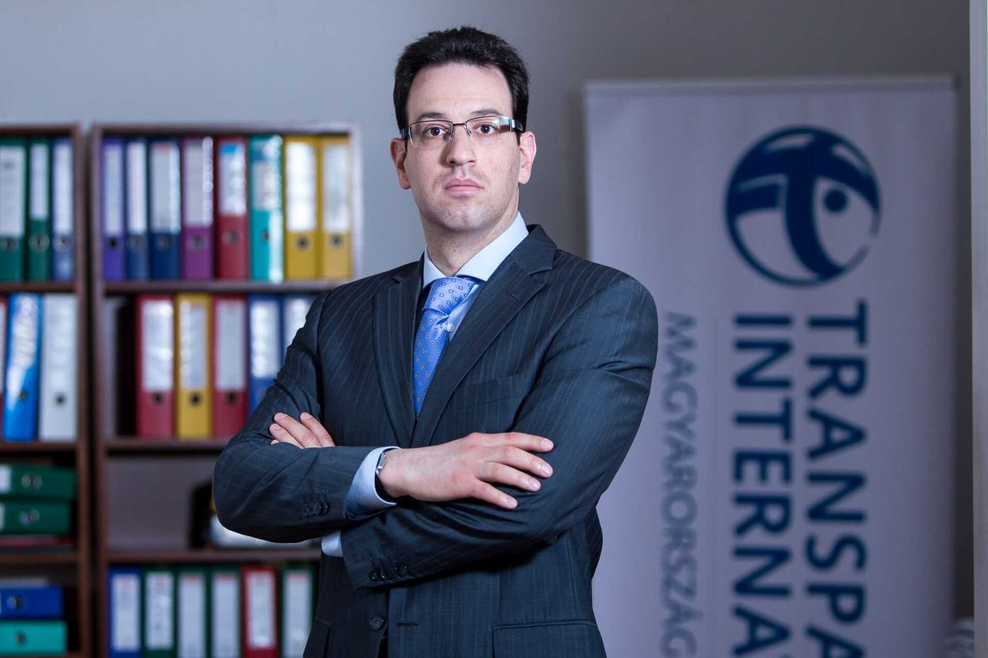 A hatalom leválogatja, hogy melyik korrupciót üldözi, és melyiket nézi ...