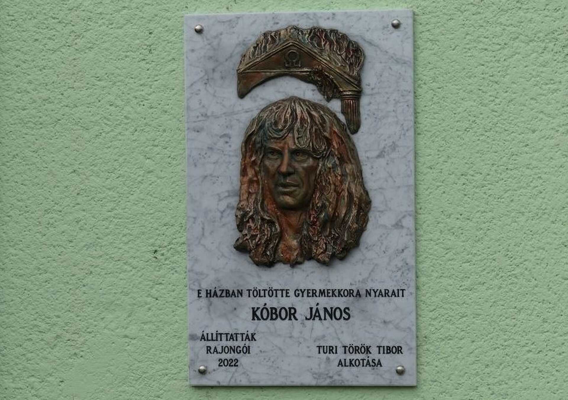 Emléktáblát állítottak Kóbor Jánosnak Bátaszéken