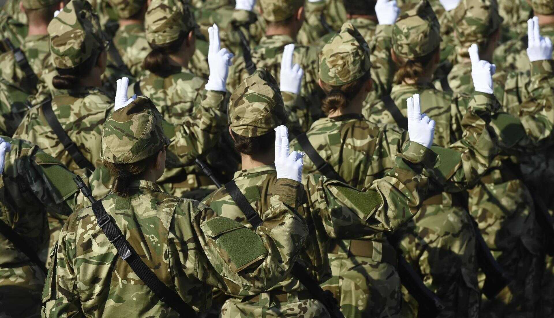Ezer tartalékos magyar katona vonul be ma