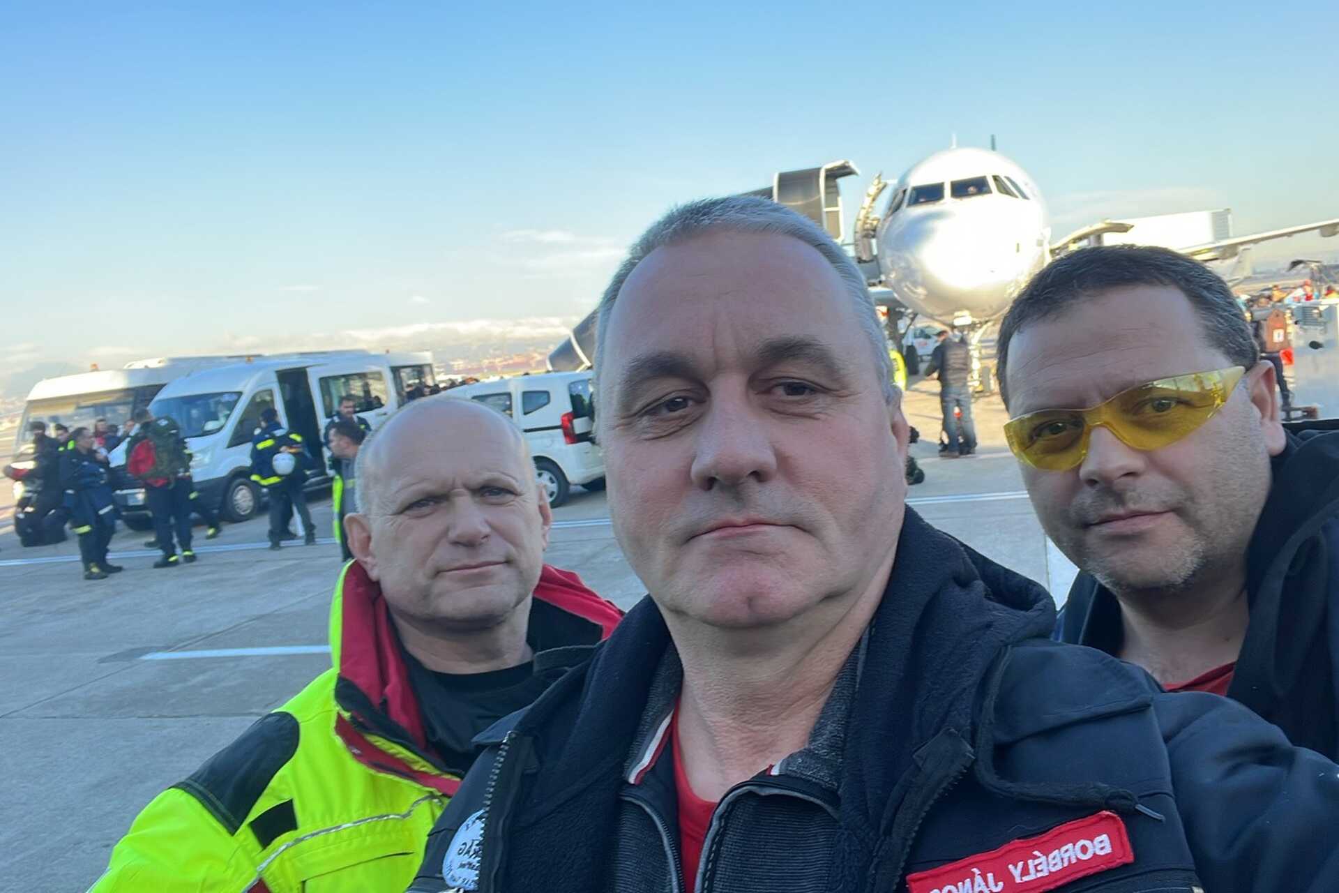 Pápai kutató-mentő is járt a törökországi földrengésnél