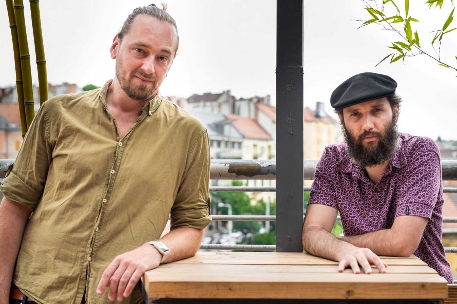 Költő és dobos a Szerda esti akusztikban