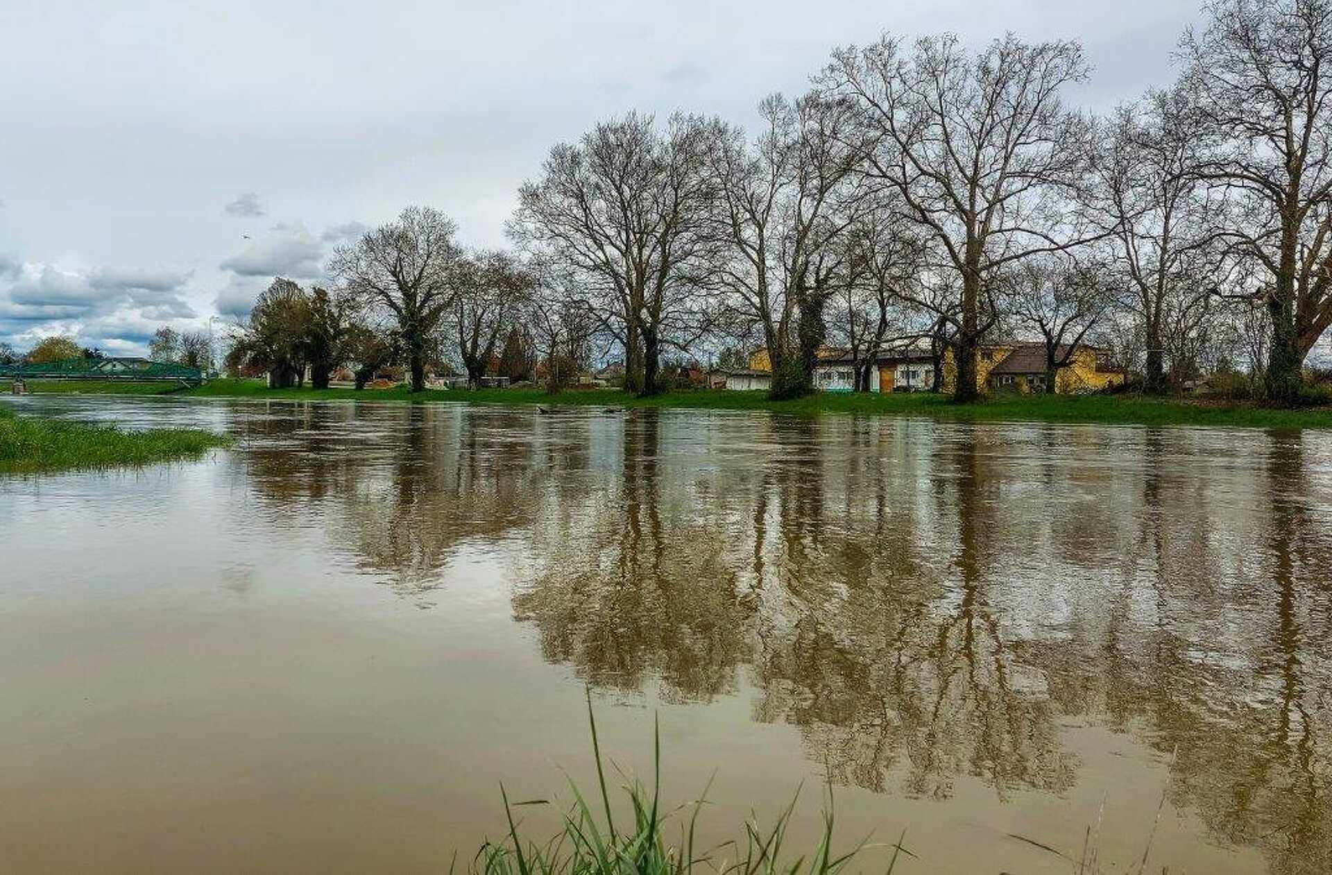 Csodálatos, és egy kicsit félelmetes a Körmendnél áradó Rába
