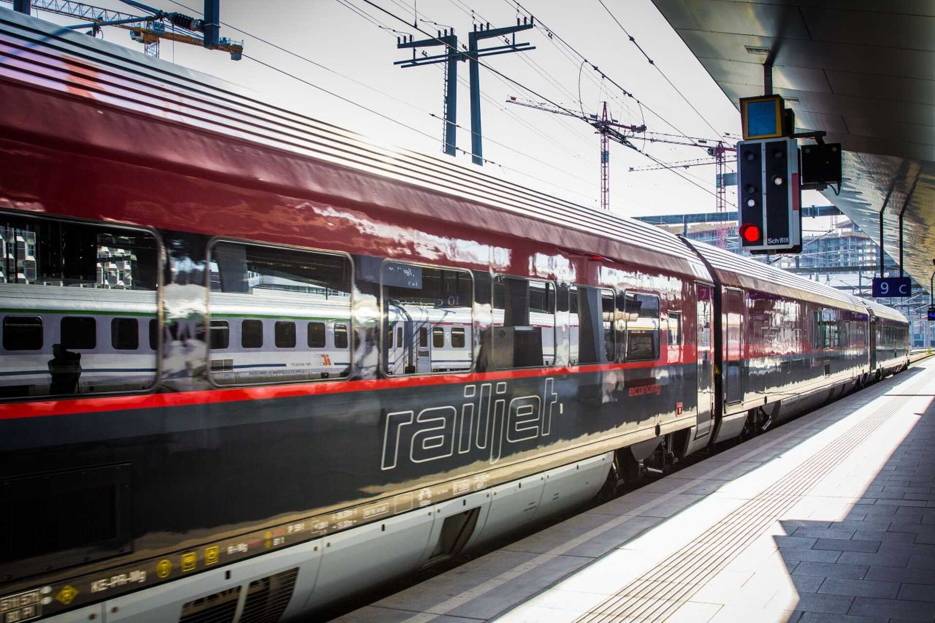 Új Railjet vonatok közlekedhetnek Bécs felé