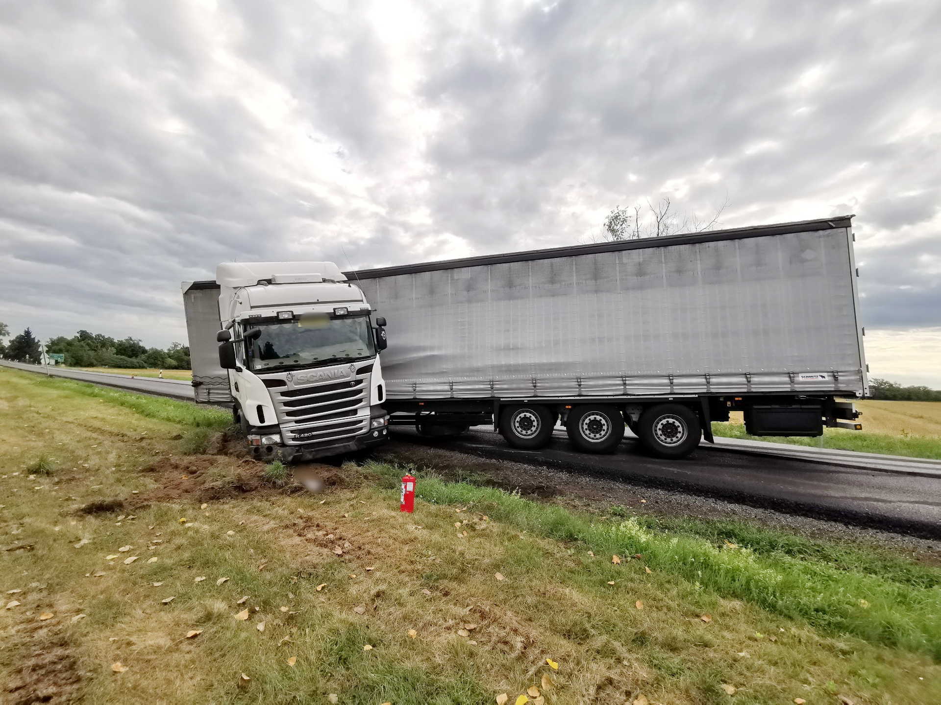 Scania kamion szenvedett balesetet Söpténél - teljes útlezárás