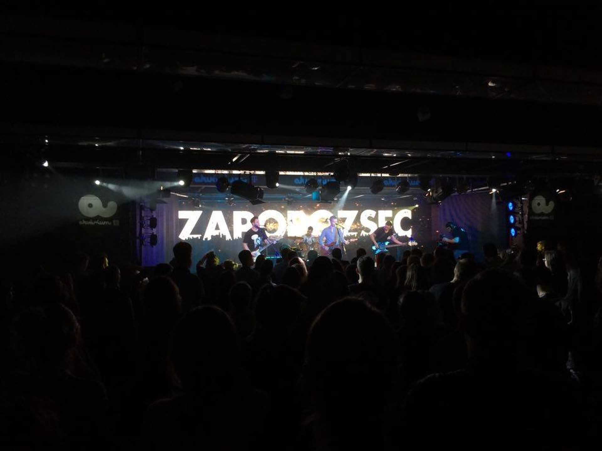 Szombathelyi diákok alkotása a Zaporozsec budapesti koncertjén