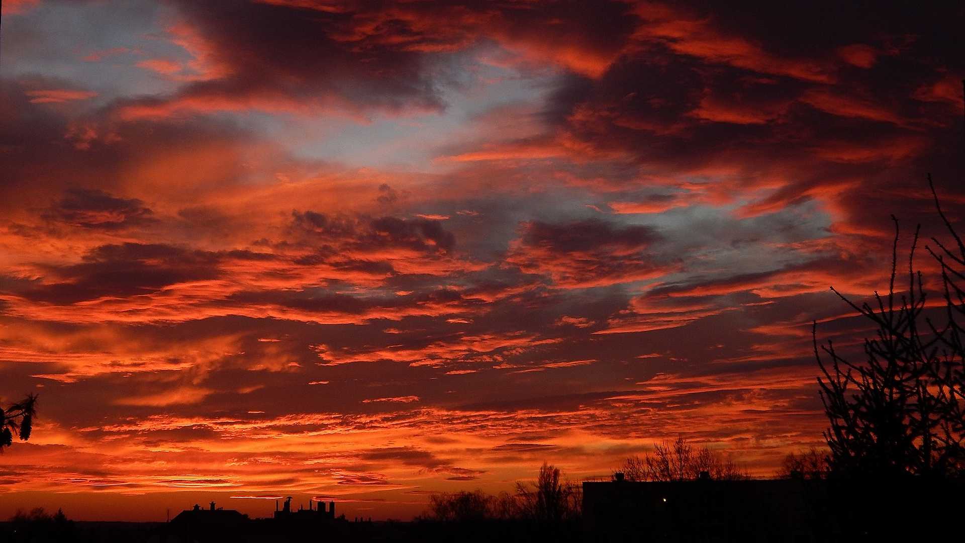 Döbbenetesen szép naplemente volt ma látható Sárváron