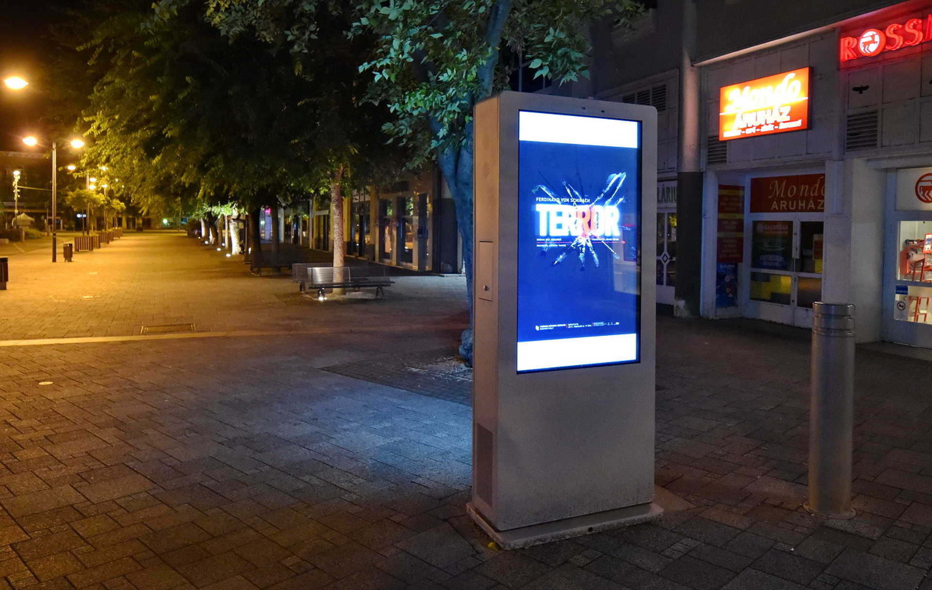 Utcai erőszakra kerülhet sor a Fő téri hangos reklámtábla miatt