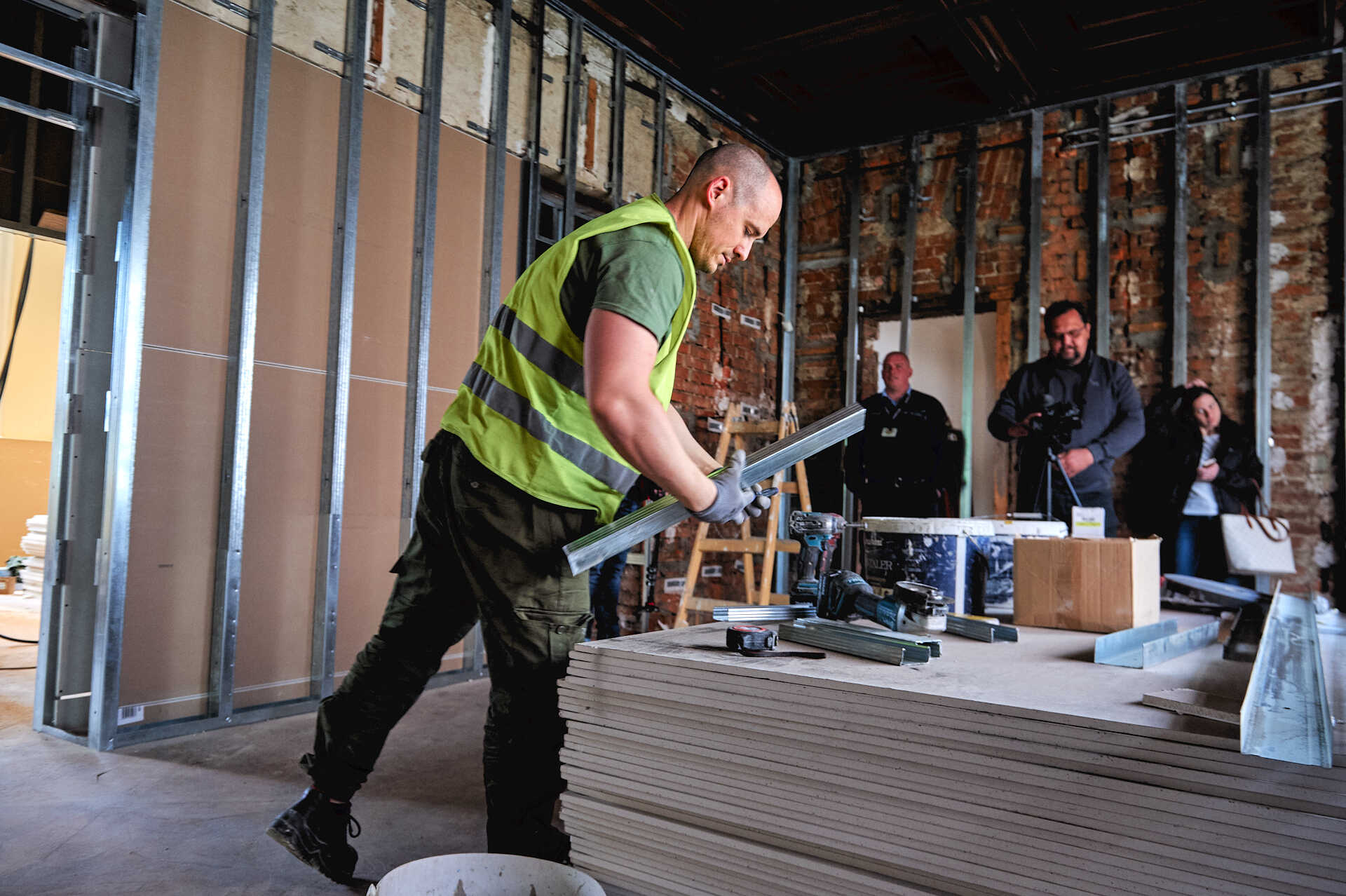 Videó: így dolgoznak a szombathelyi rabok a börtön falain kívül