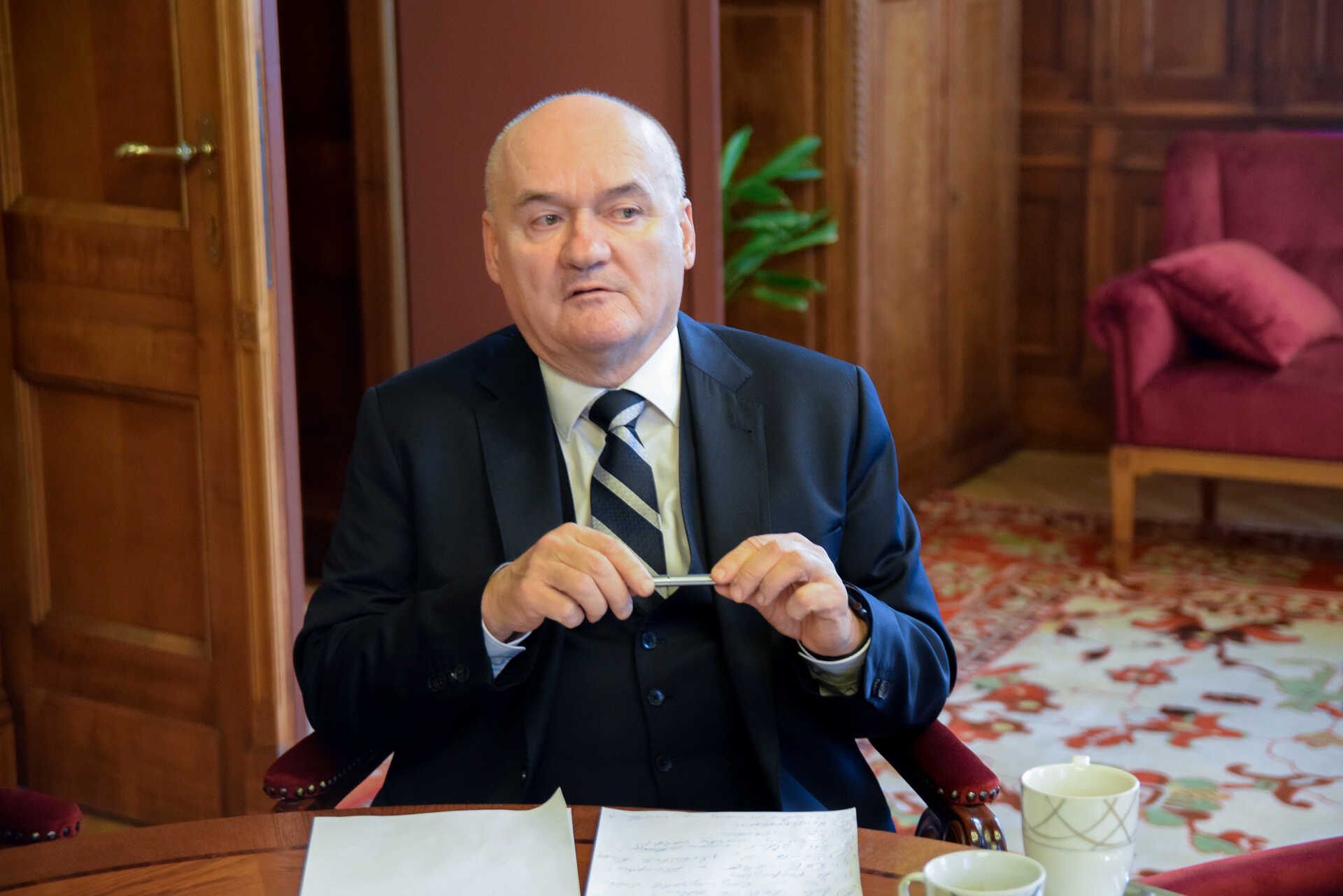 Tényleg alkotmánybíró lehet Hende Csaba, úgy tűnik, Polt Péter lesz a ...