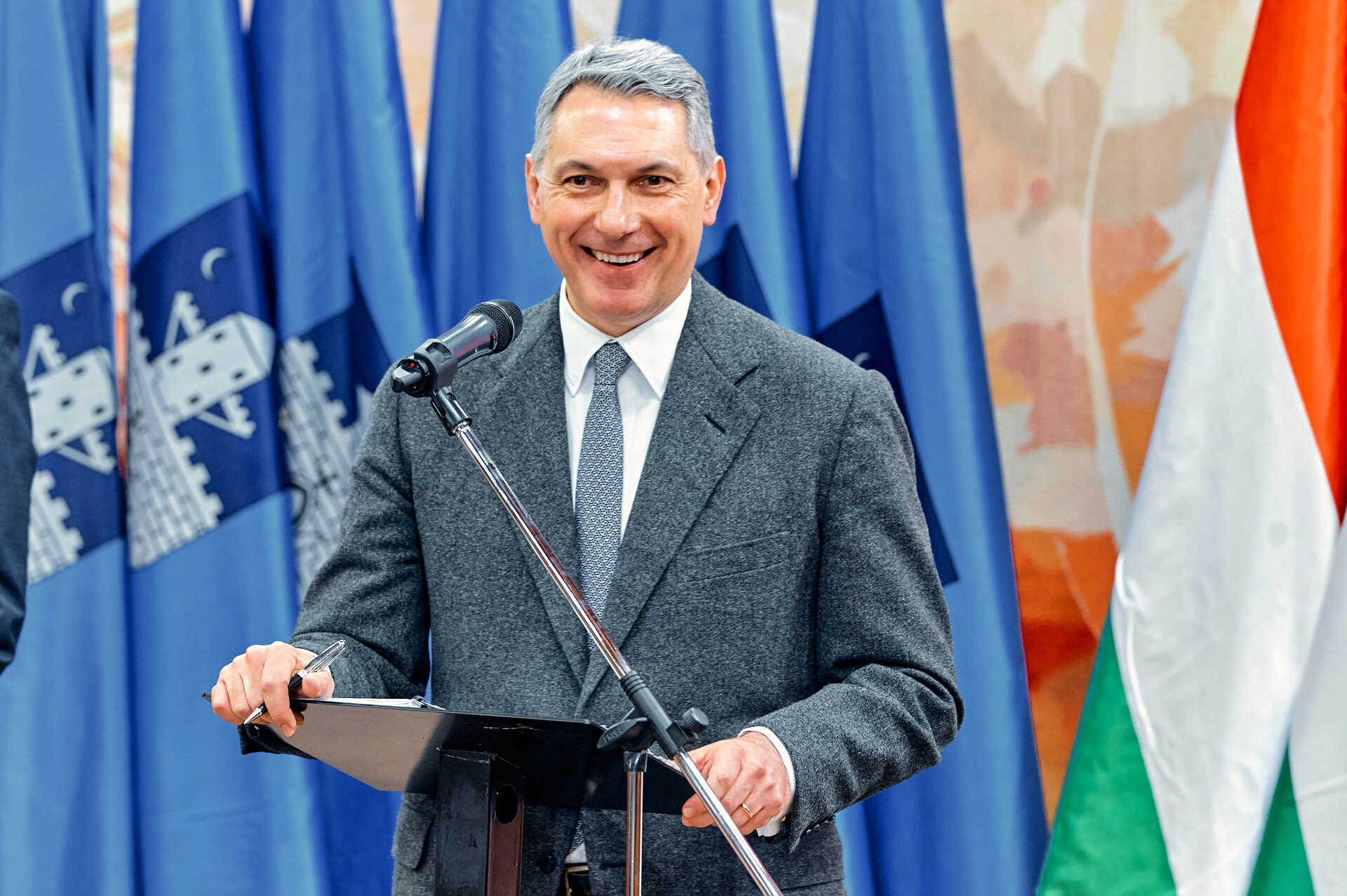 Magyar Péter levámpírozta a kullancsozó gróf batidai Lázár Jánost