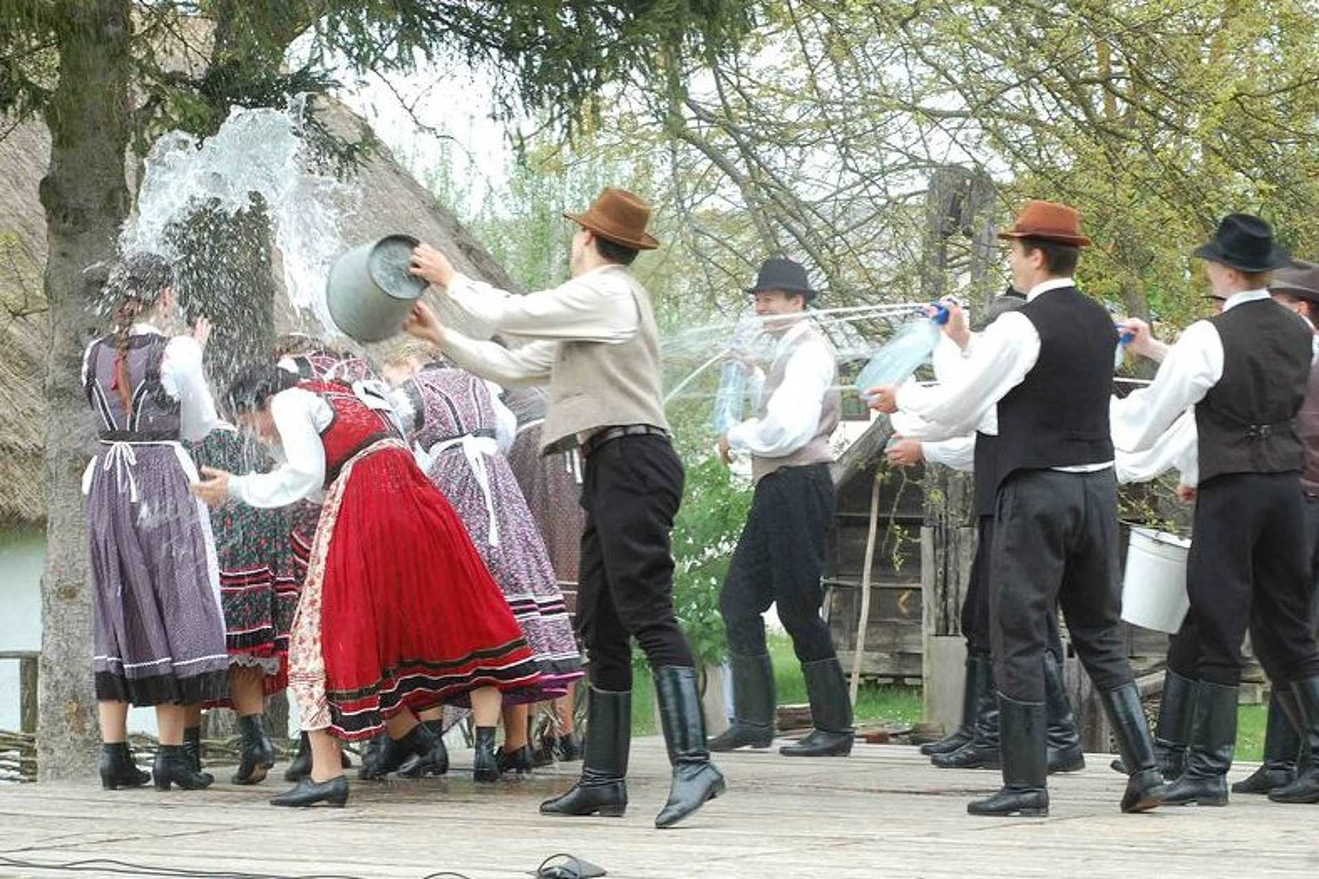 Locsolás előtt és után, avagy ezeken a Vas megyei programokon vehet ...