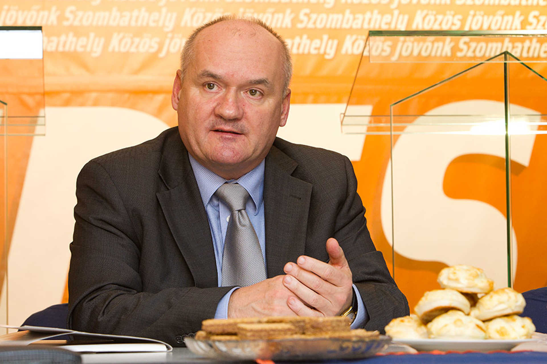 Hende Csaba elvált a feleségétől