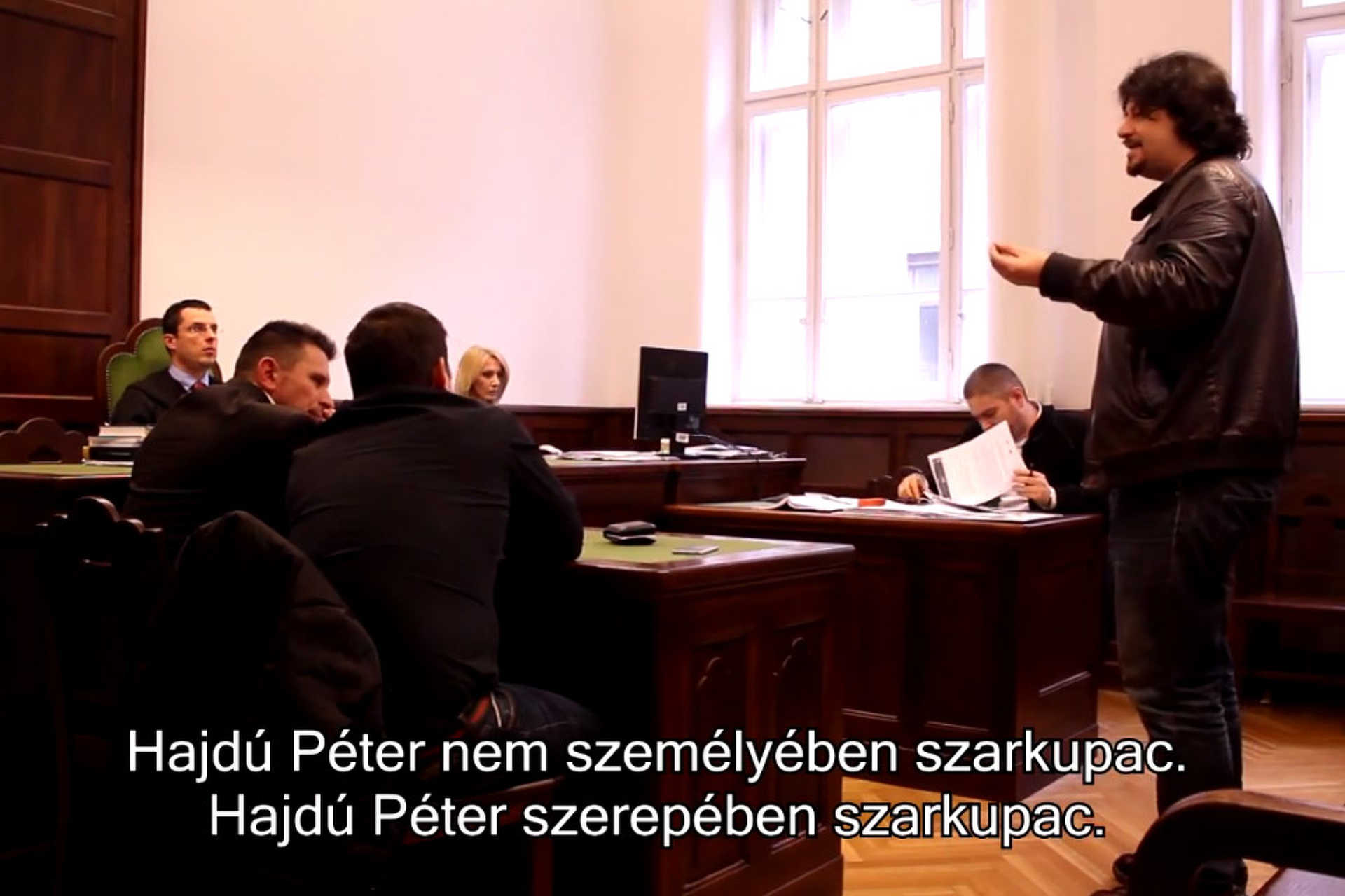 Így szarkupacozta tovább Puzsér Róbert Hajdú Pétert a bíróságon
