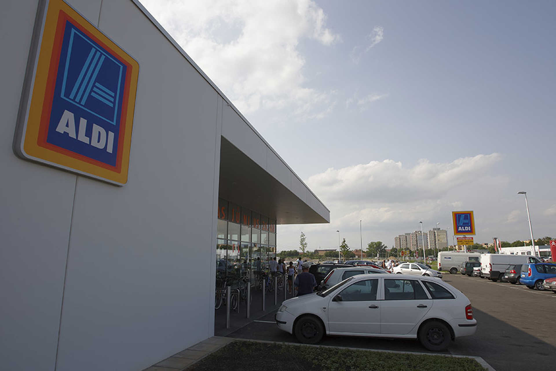 Szalmonellás húst hívott vissza az Aldi