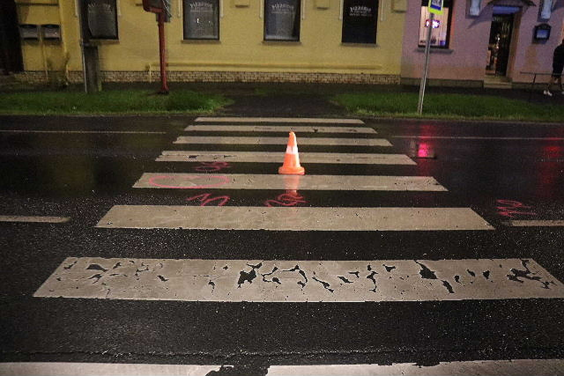 Zebrán ütöttek el egy gyalogost Szombathelyen, a 11-es huszár úton