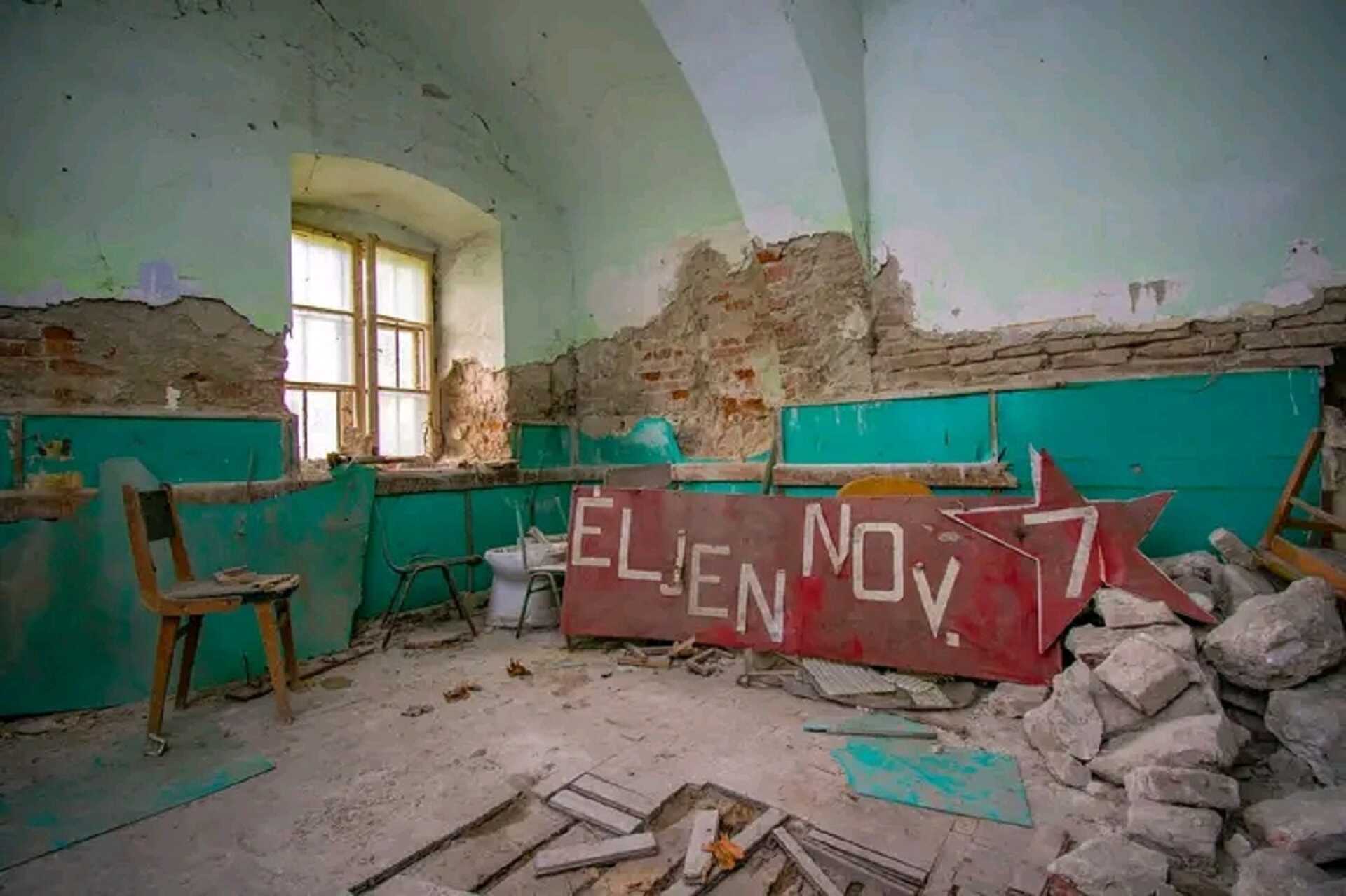 Éljen november 7., valamint május elseje!