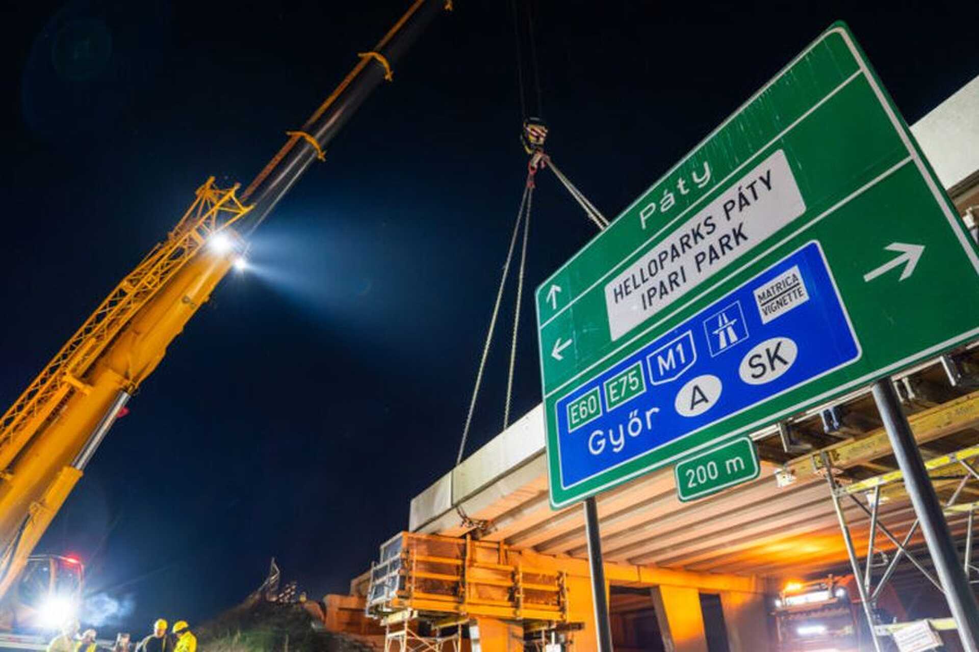 Már hidakat is bontanak és építenek az M1-es bővítésénél