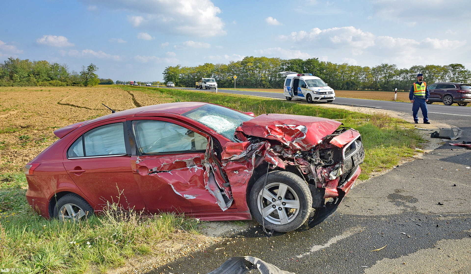 Kanyarodó Iveco teherautóval ütközött egy Mitsubishi a 88-as főúton