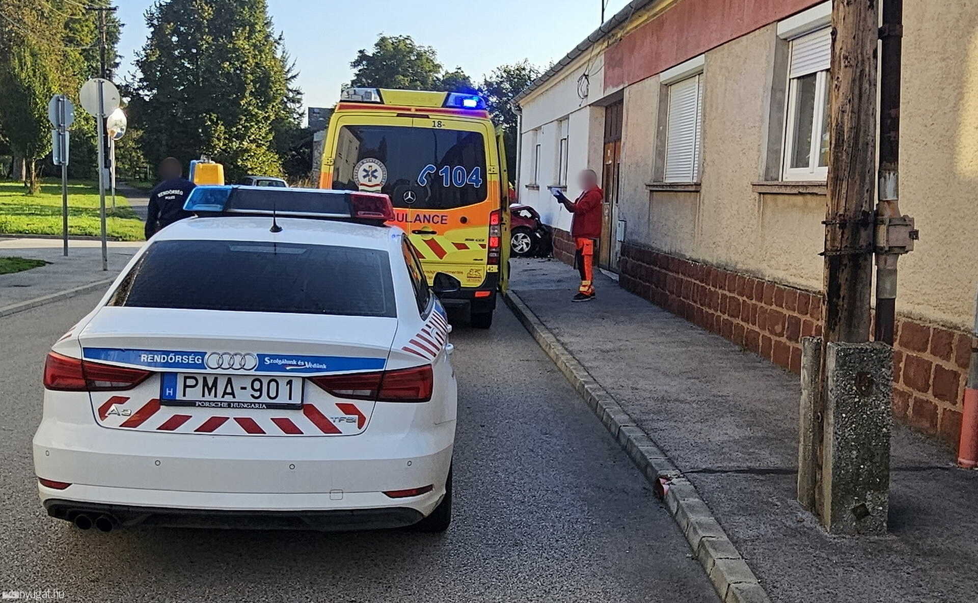 Padlógázzal hajtott egy ház oldalába egy ittas nő Kőszegen