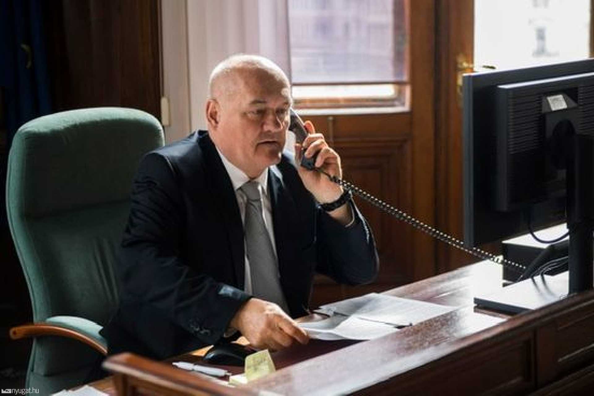 Hende Csaba: negatív