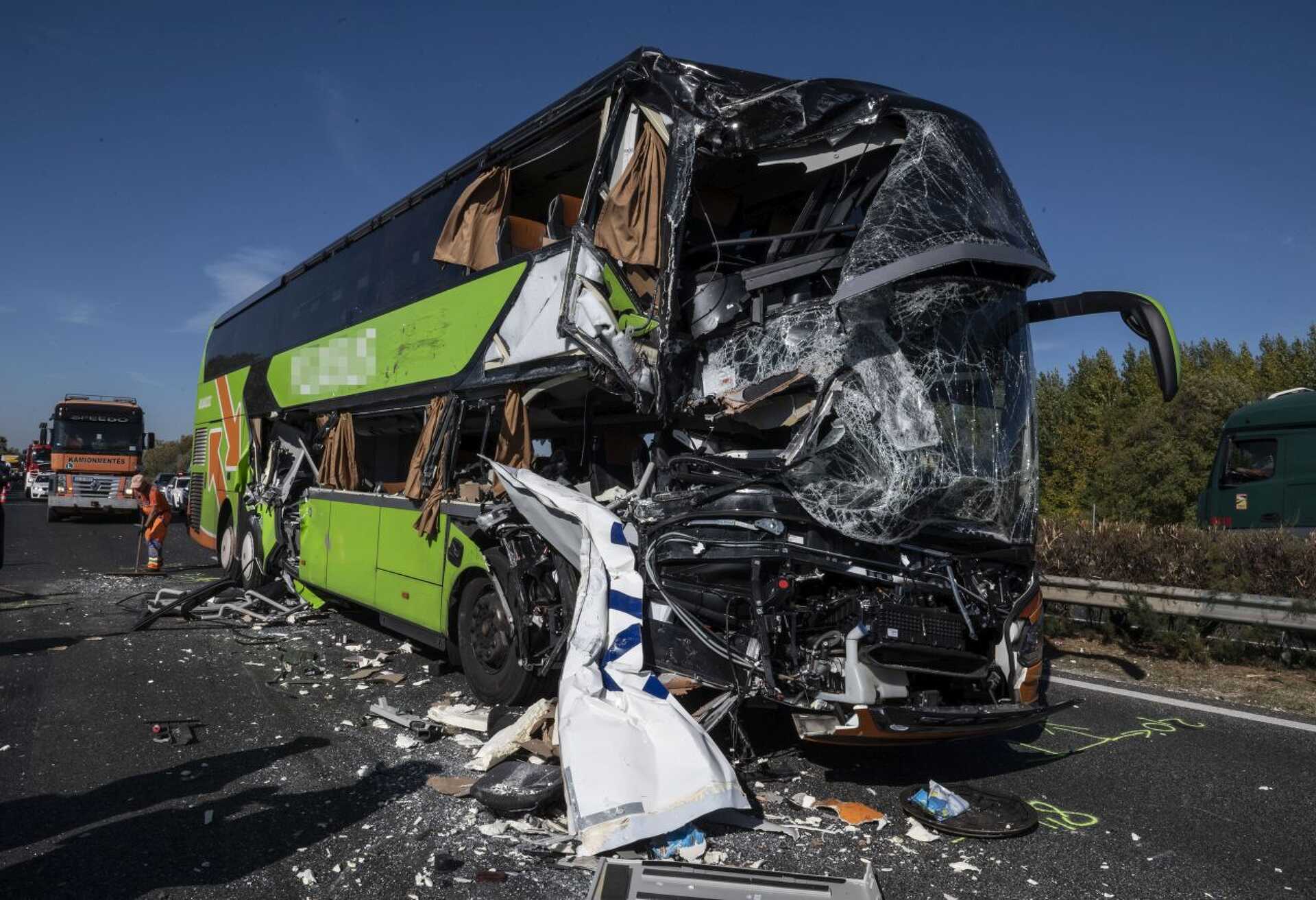 MTI-fotók a kedd délelőtti, M1-es autópályán történt balesetről