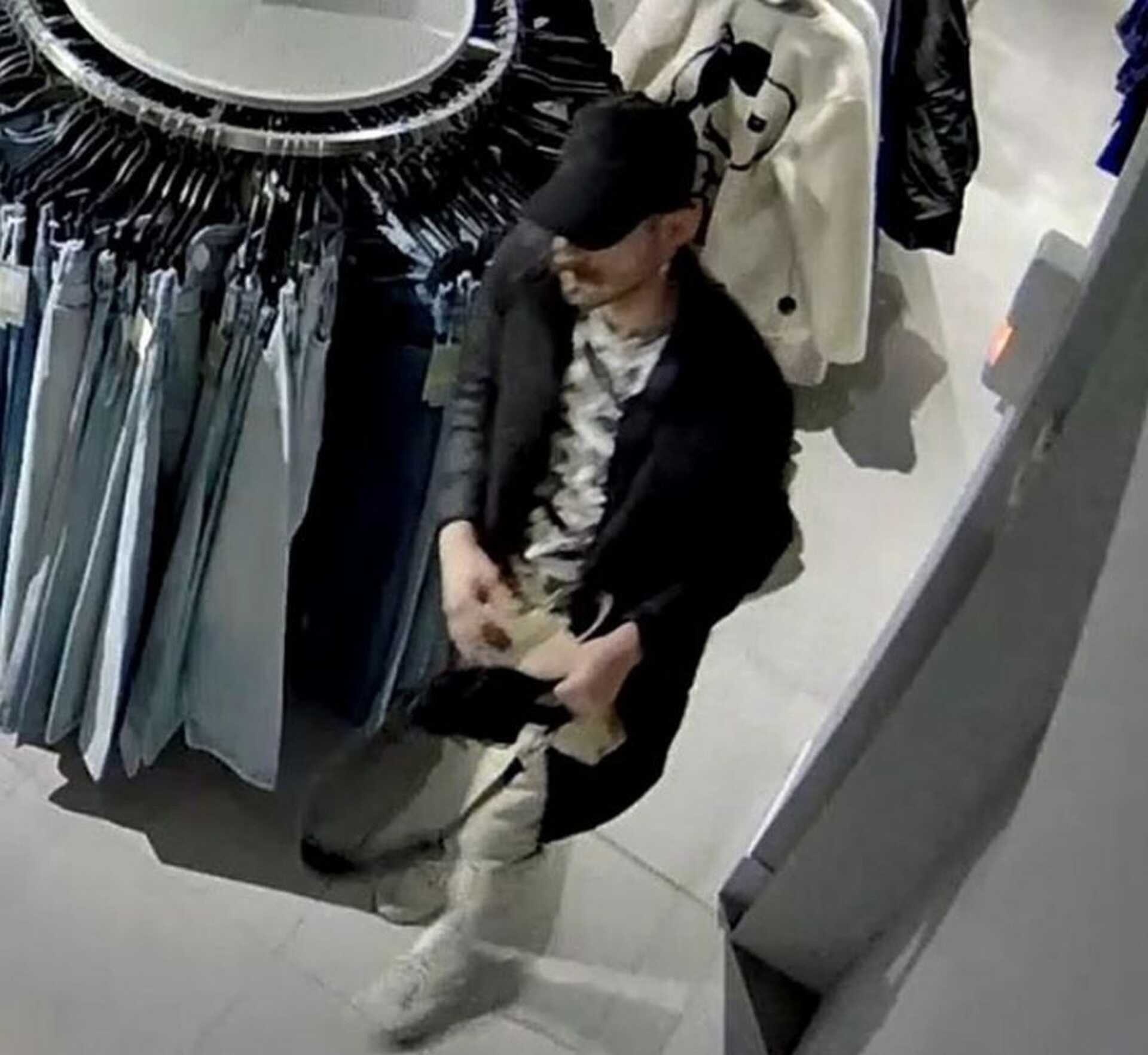 Bolti tolvajt keres a győri rendőrség