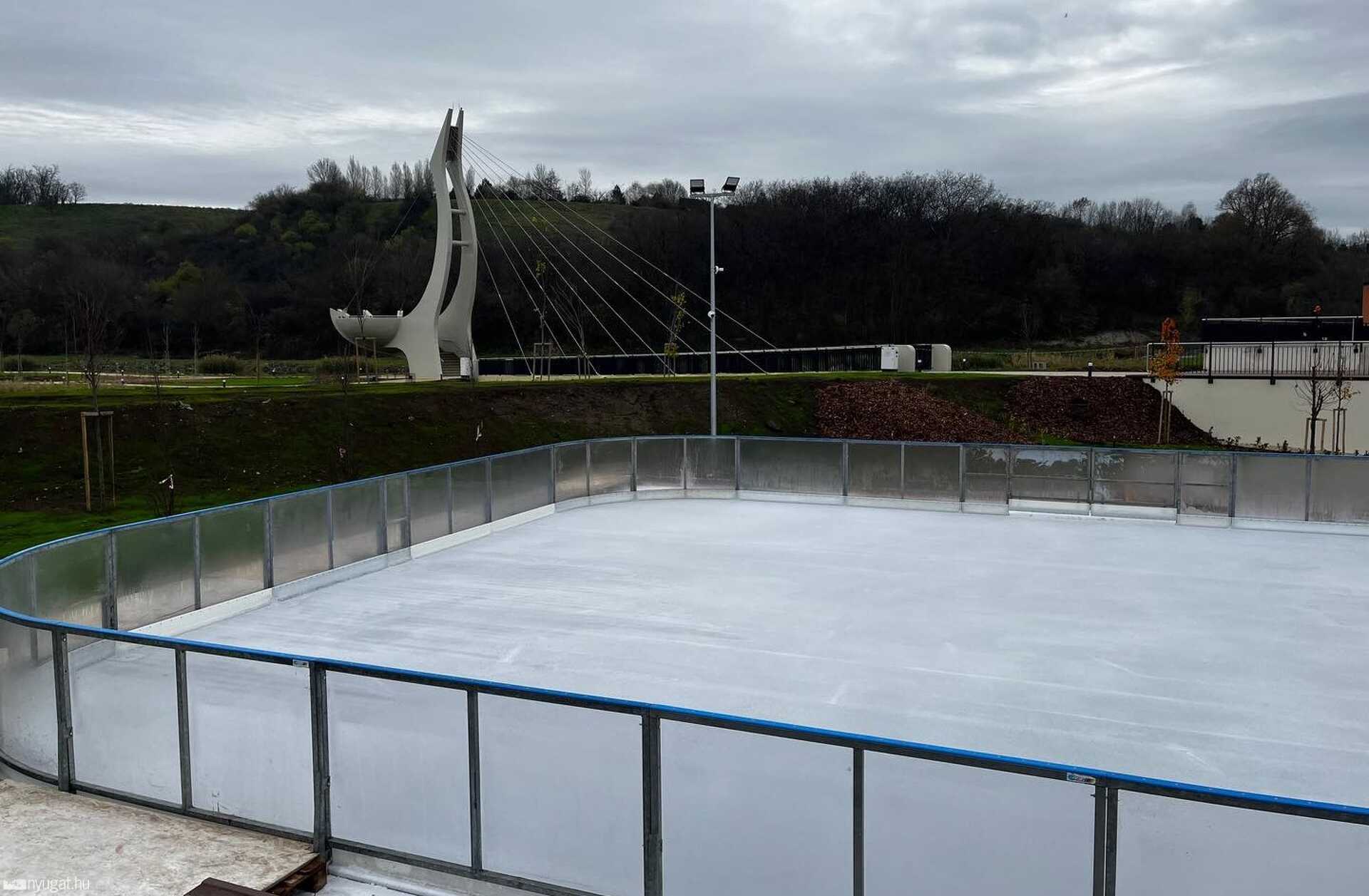 Előbb épült meg a felcsúti jégpálya, mint hogy kiírták volna rá a ...