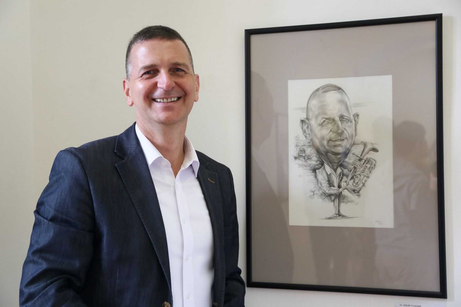 "Jóindulatú" karikatúrákat állítottak ki Sárváron