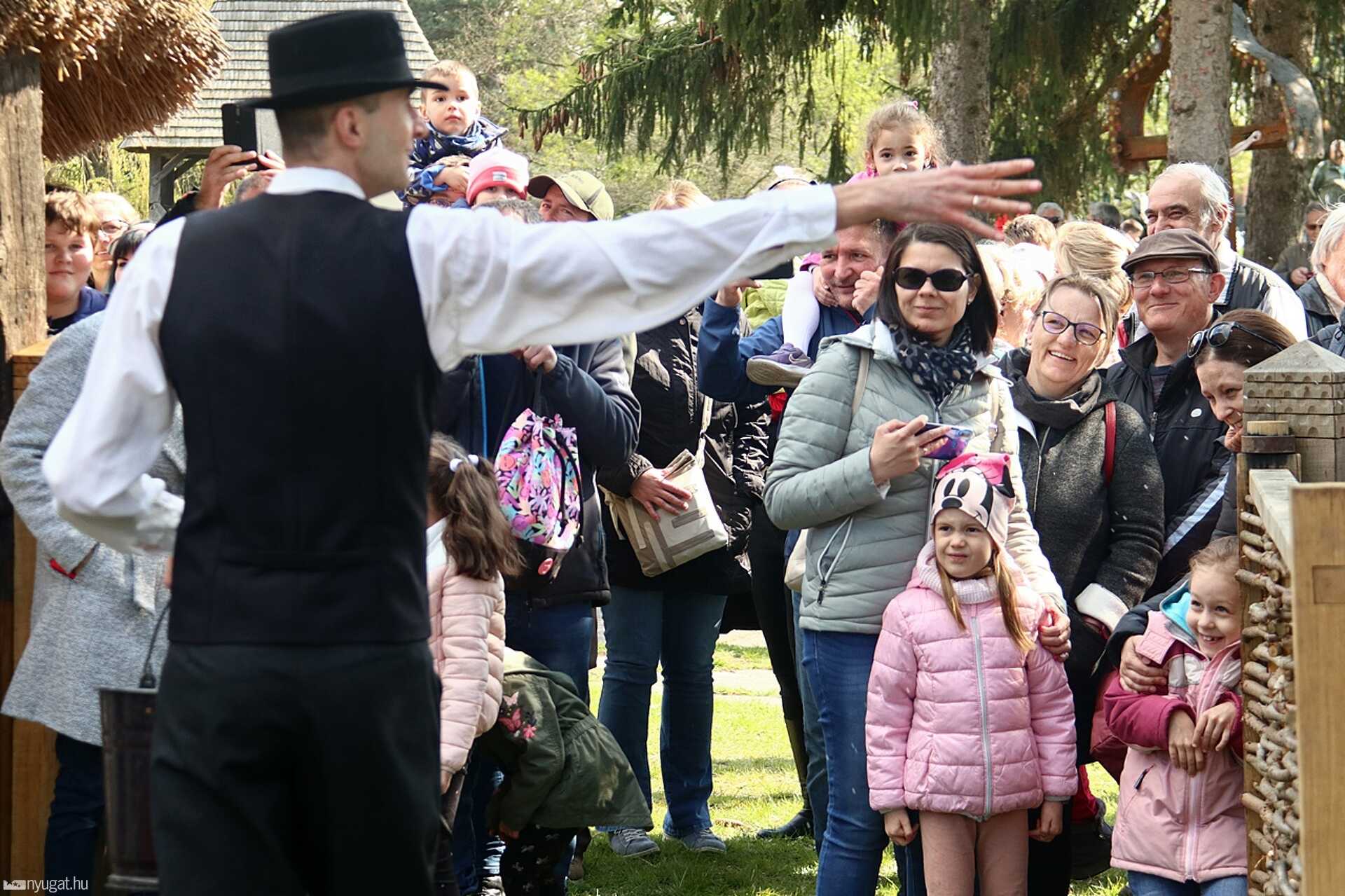 Nem mosta el az eső a locsolást – Ilyen volt a húsvéthétfő a Vasi ...