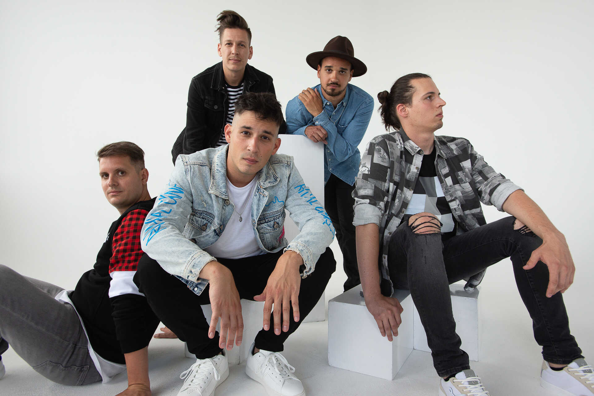 „Jelenleg is az új lemezen dolgozunk” – Sűrű lesz az idei éve a ...