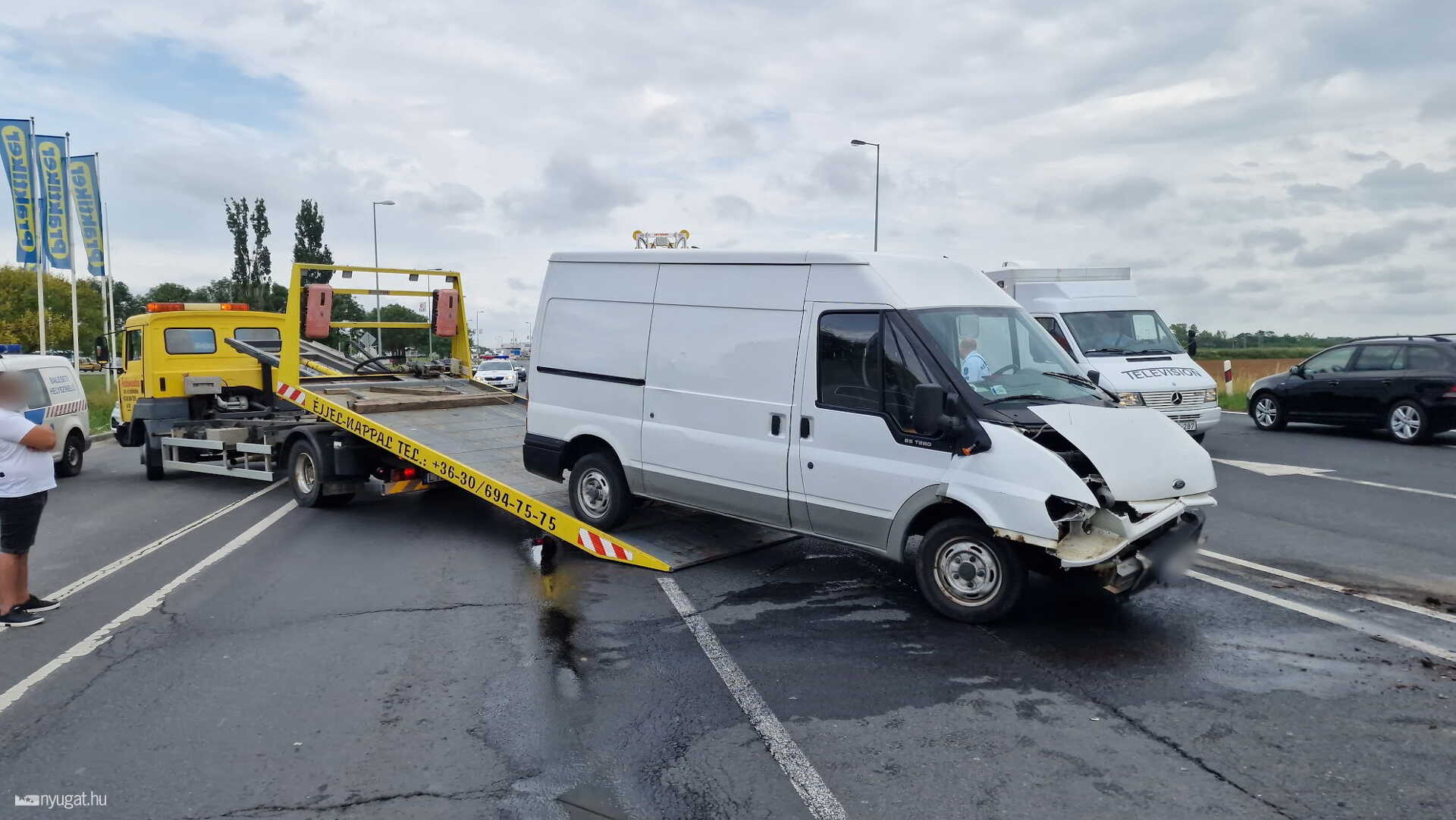 Kamion oldalának hajtott egy furgon Szombathely határában