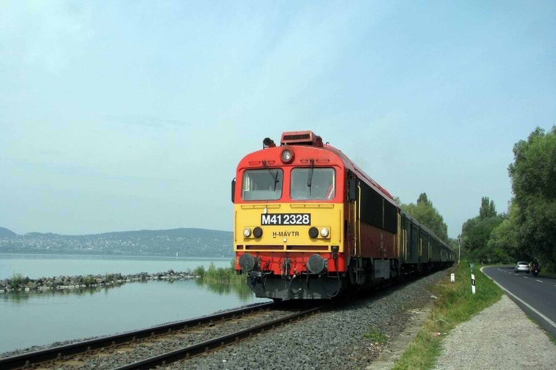 Hurrá, Szombathelyről is közvetlen vonat indul a Balatonra!