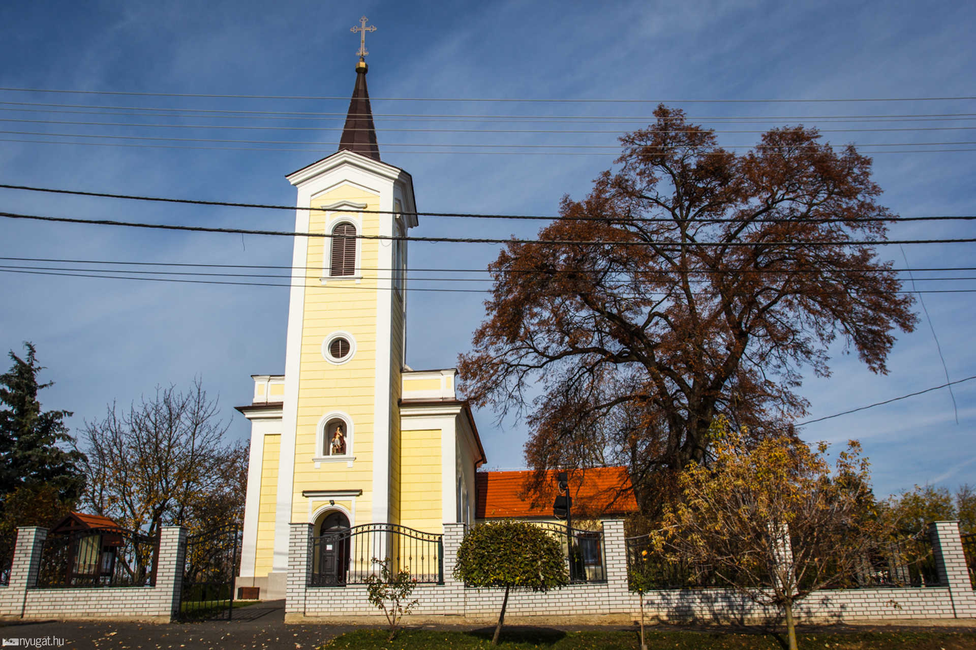Nézz be a templomba, ami elképzelhetetlen lenne Torony nélkül!