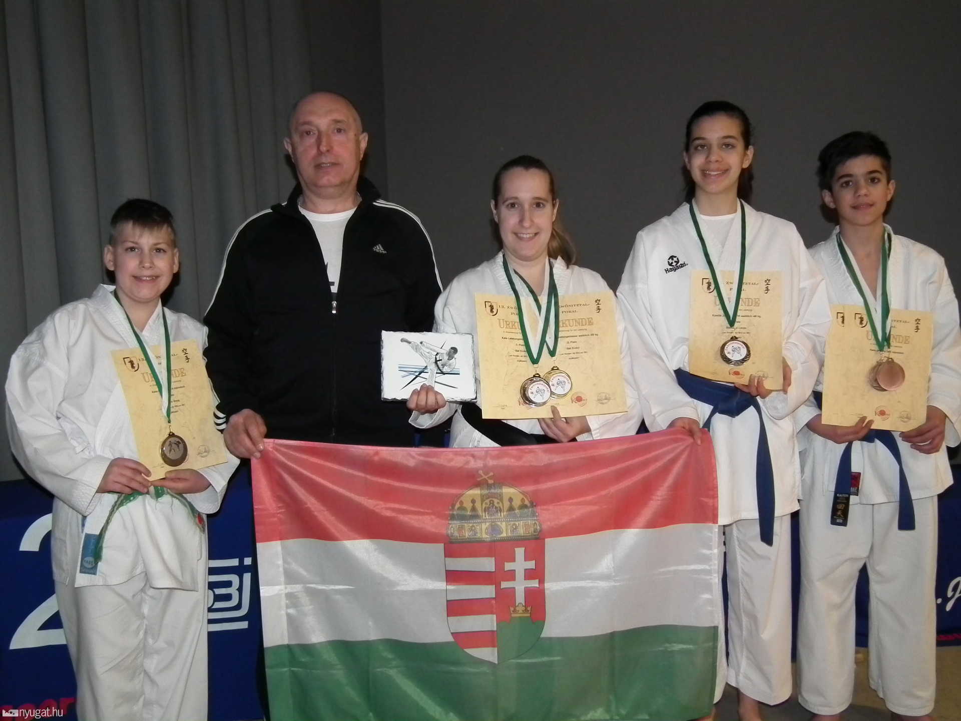 Érmeket hoztak el Németországból a szombathelyi karatékák